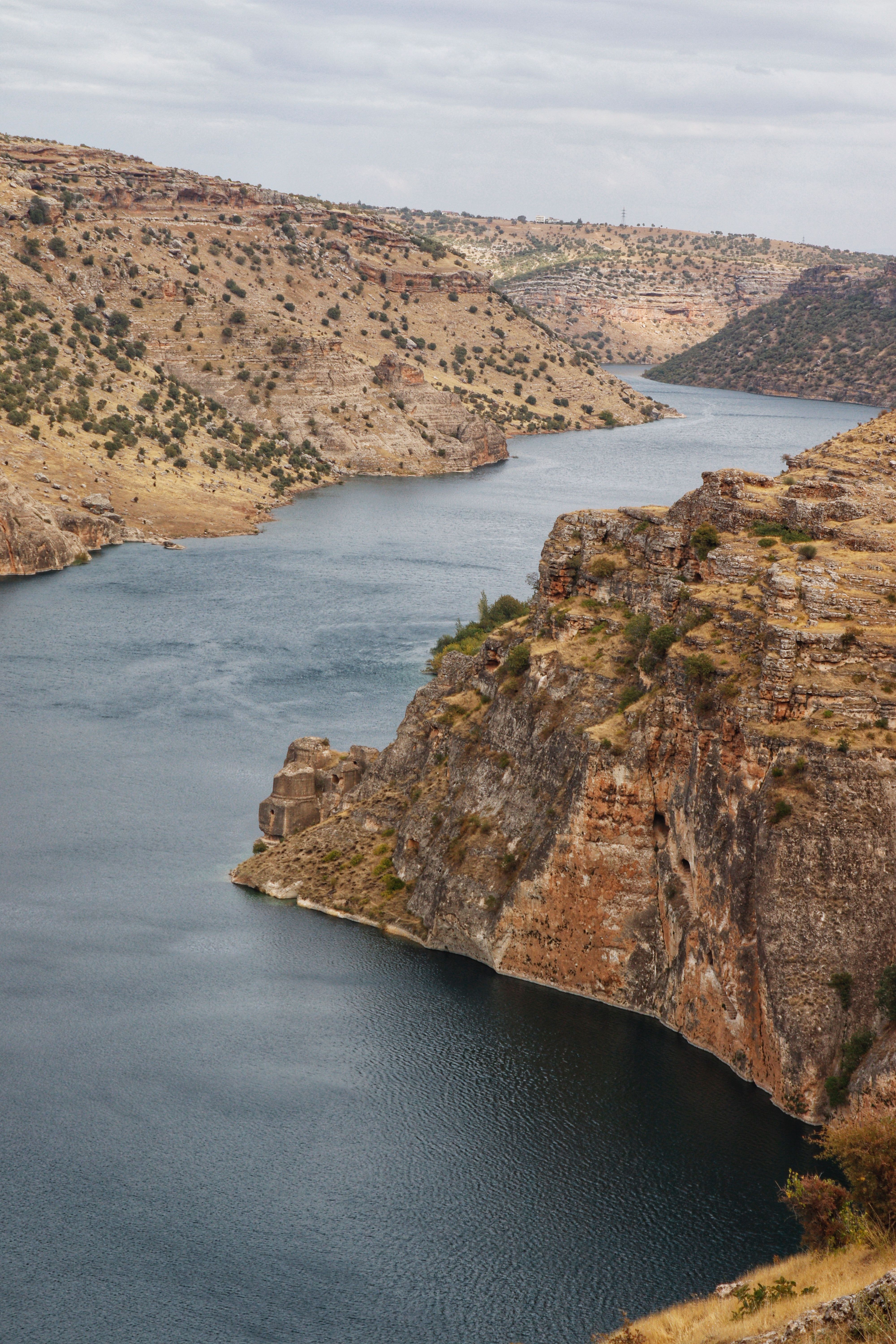 Scenic Canyon River View with Dramatic Cliffs · Free Stock Photo
