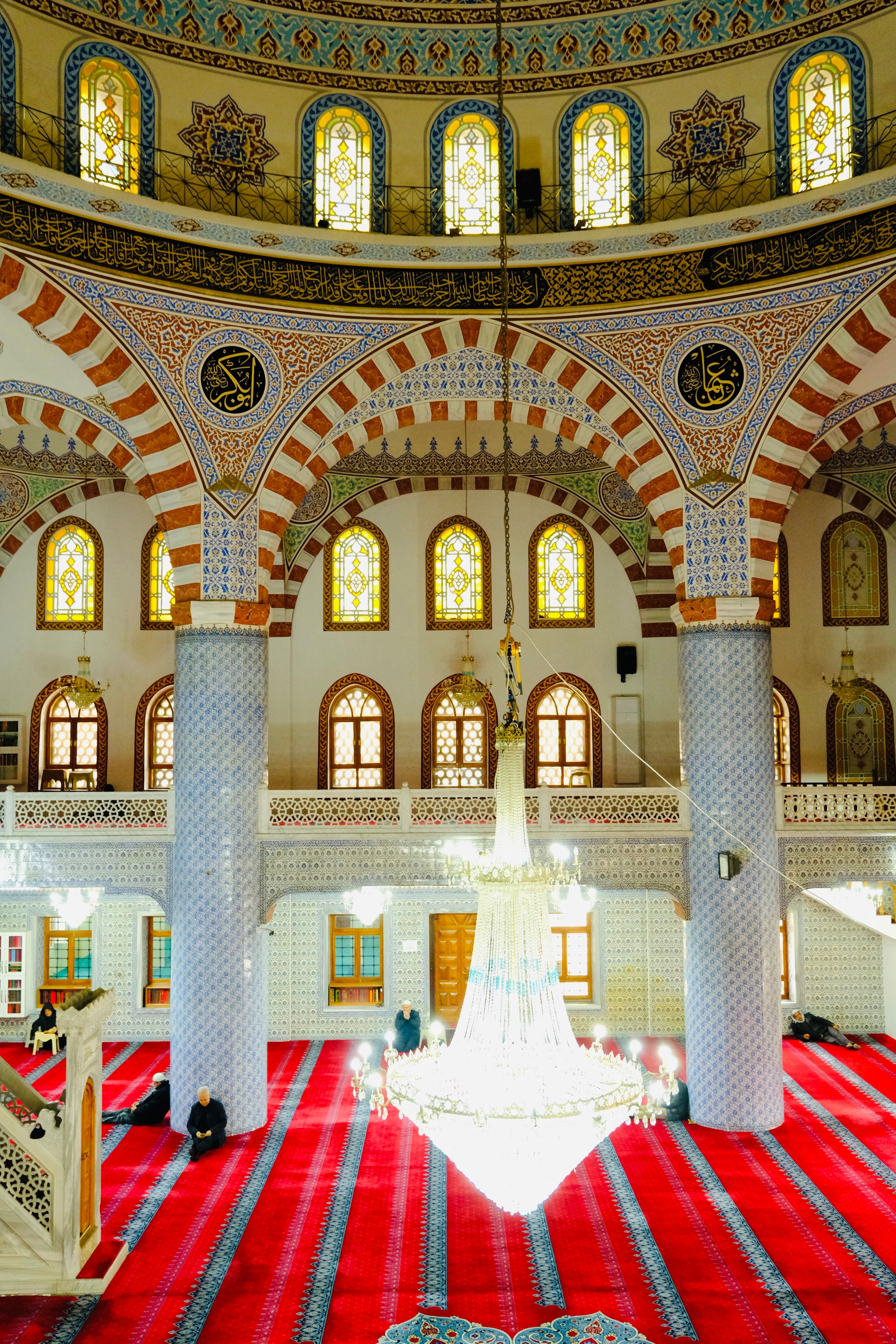 Intricate Interior of a Grand Mosque with Chandelier · Free Stock Photo