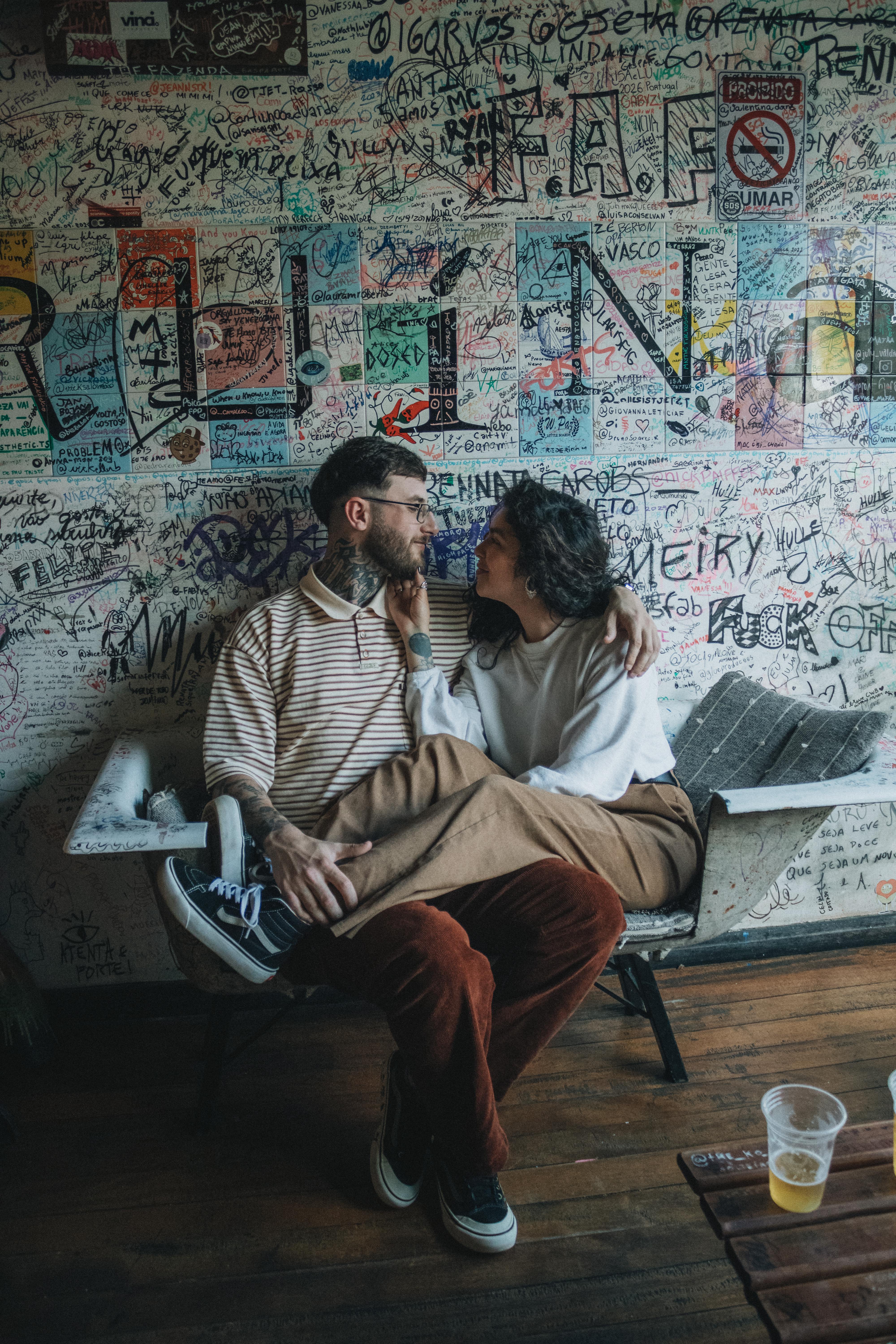 Photo gratuite de ambiance de week end, automne, banc, bandana, boisson ...