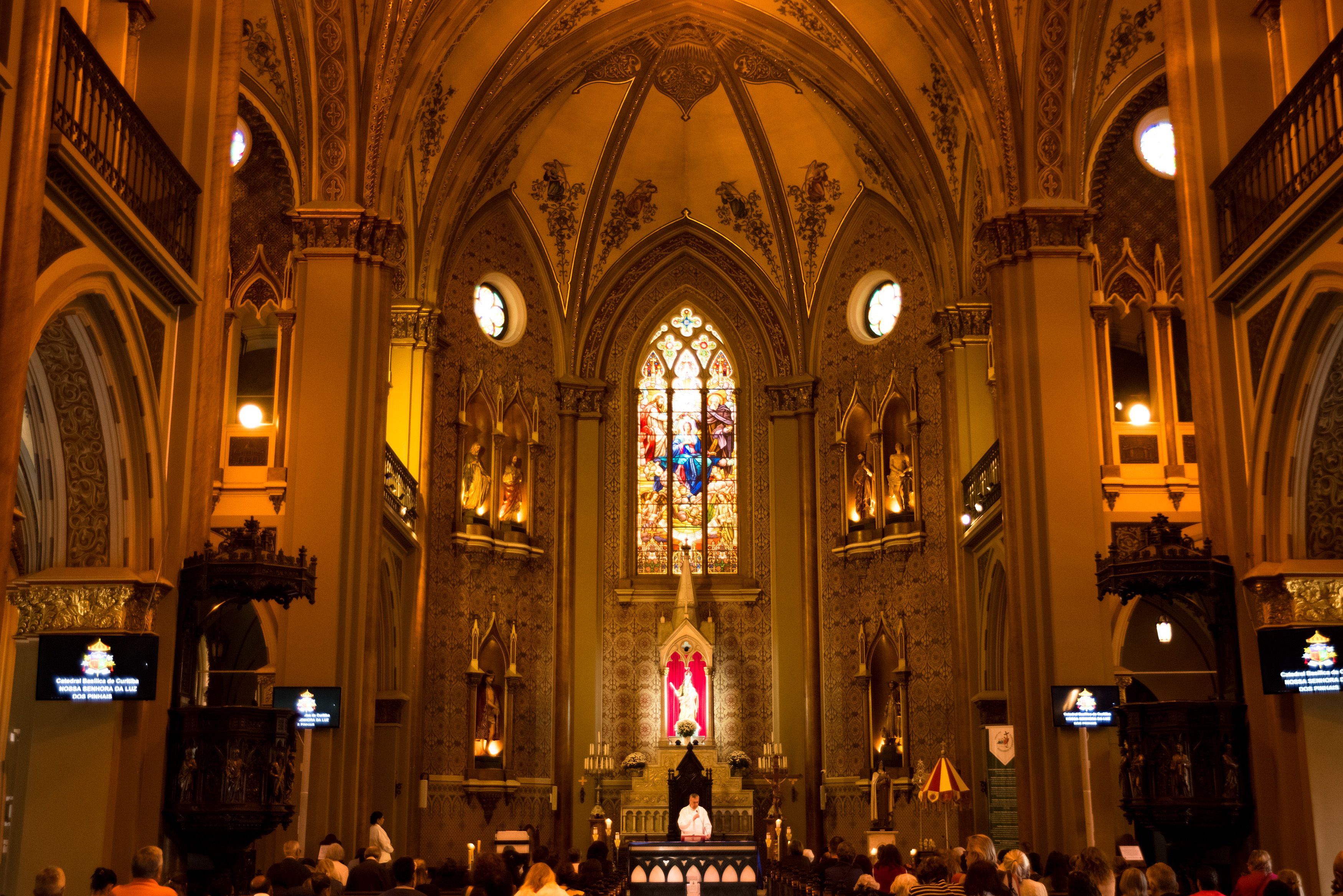 10 000+ Messe Catholique banque d’images et photos libres de droit ...