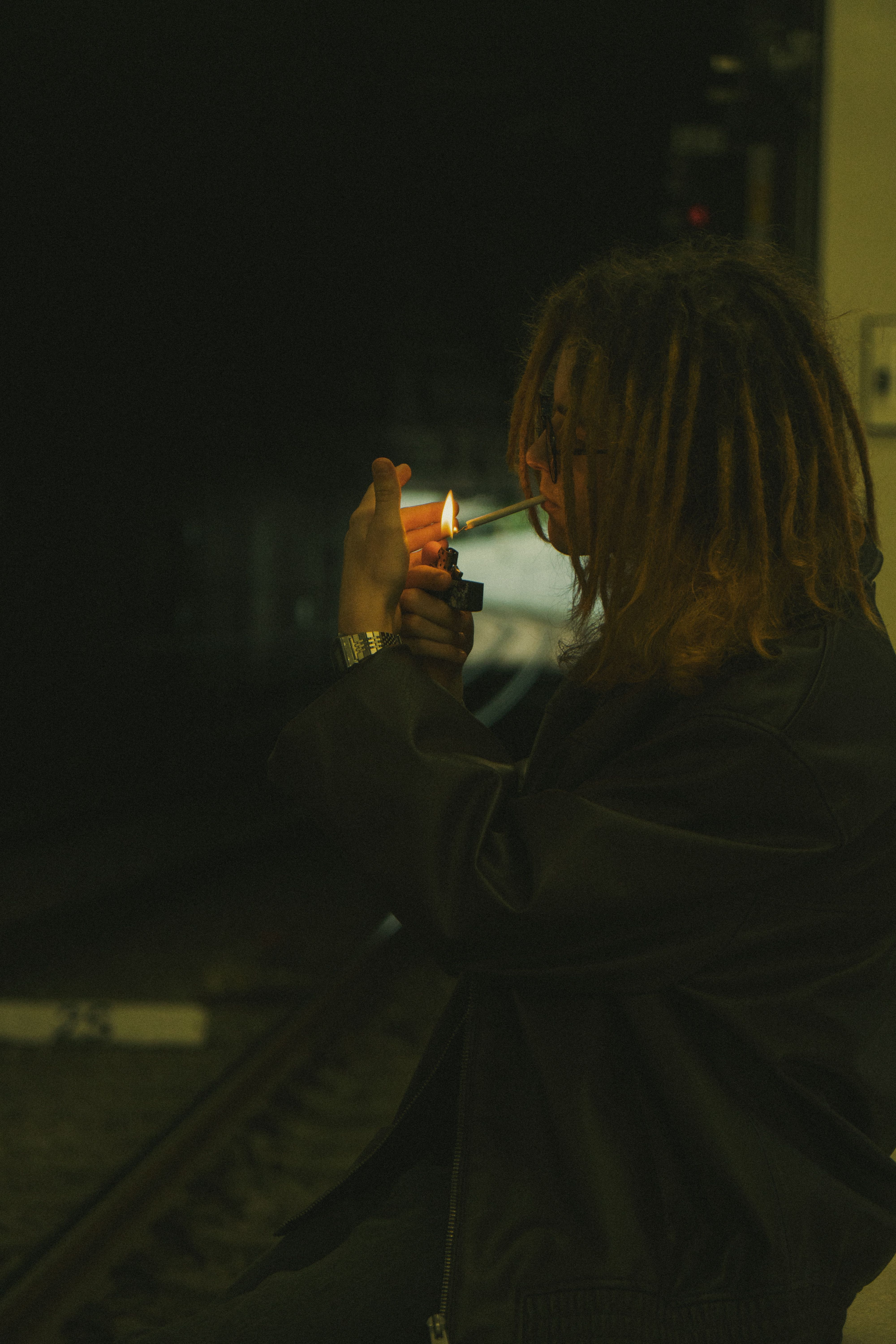 7.066+ Fotos y Imágenes de Persona fumando Gratis · Banco de Fotos Gratis