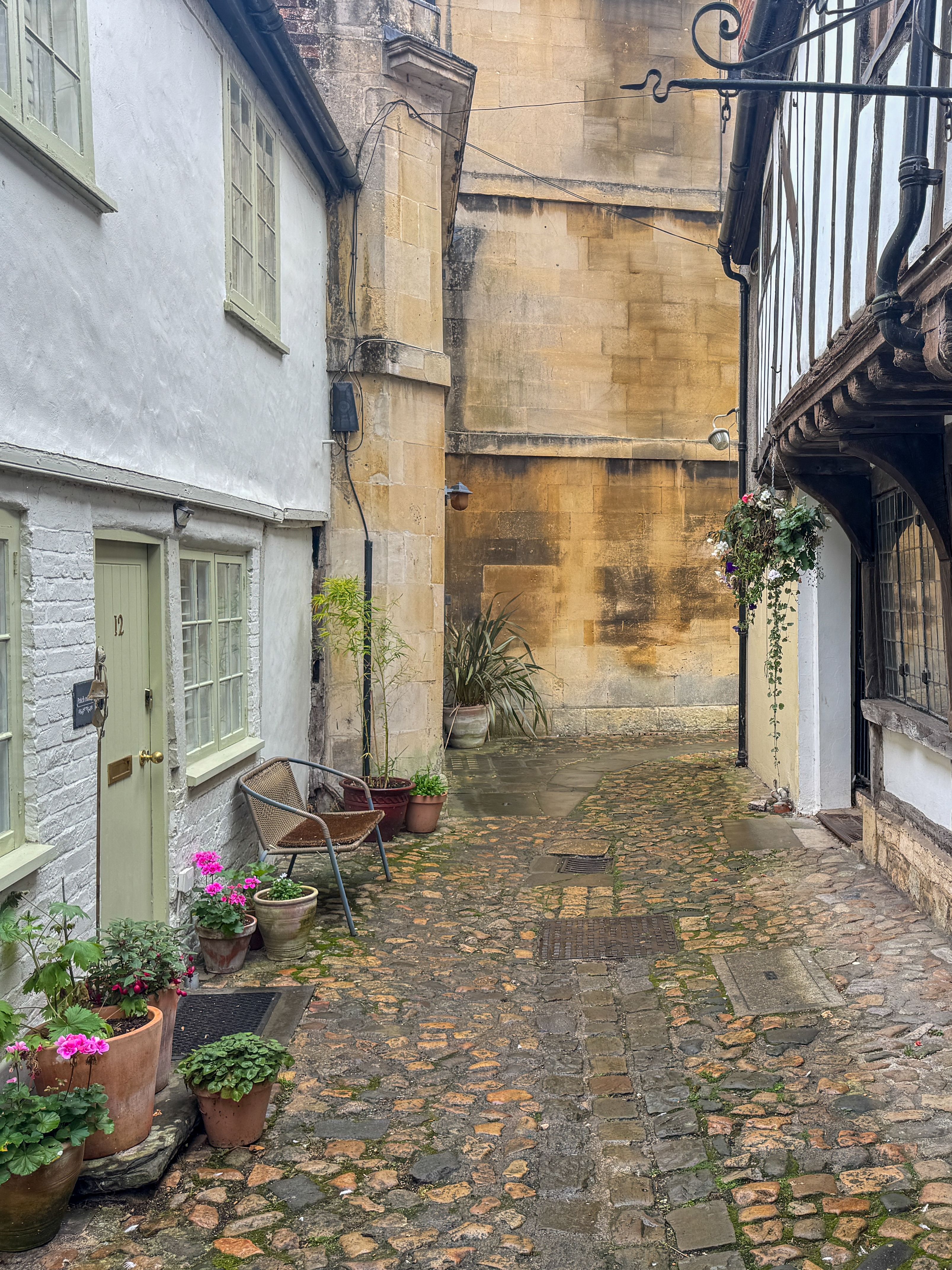 Charming Cobblestone Alley in Devizes, England · Free Stock Photo