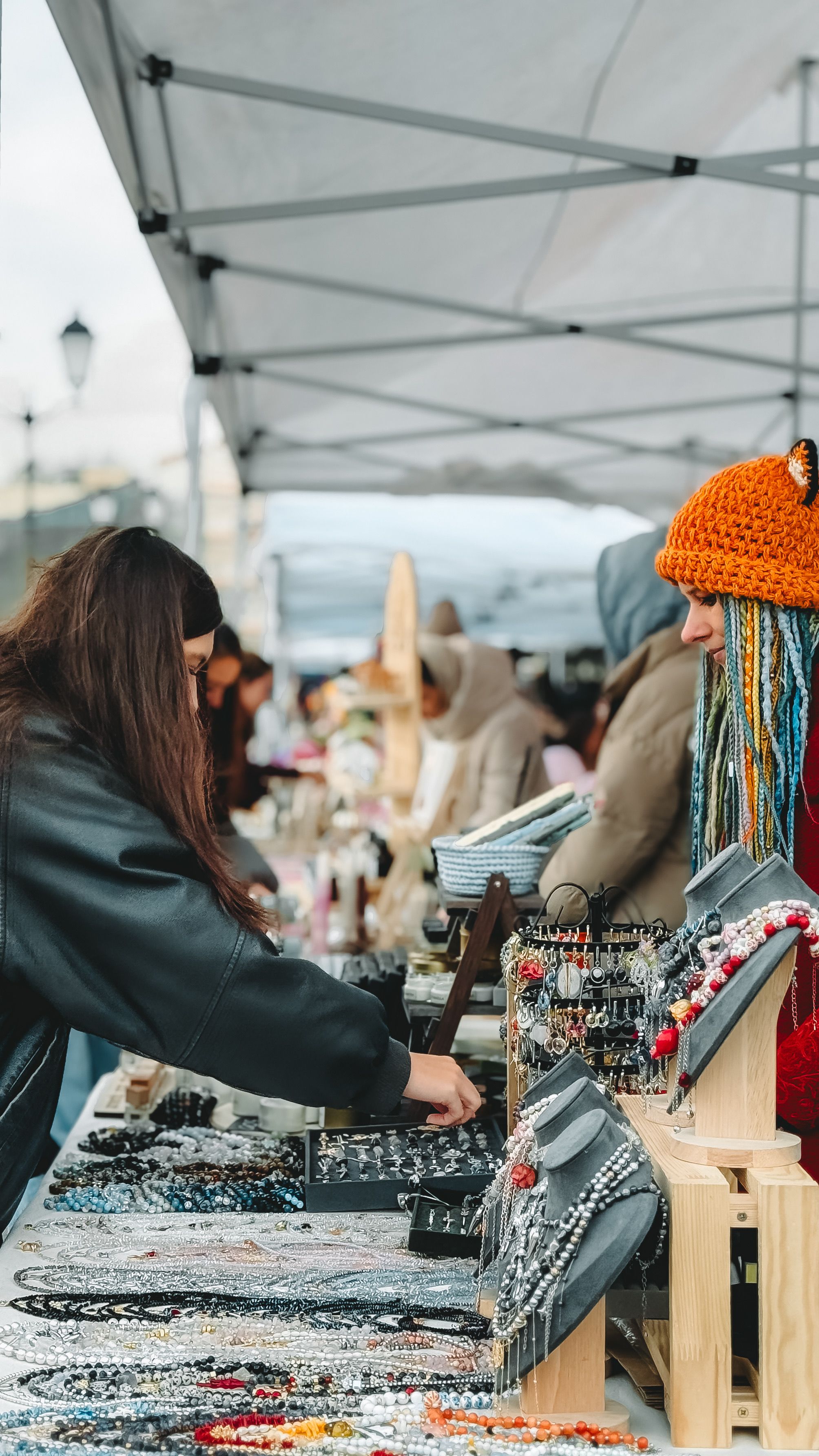 Vibrant Outdoor Market Jewelry Stall Shopping · Free Stock Photo