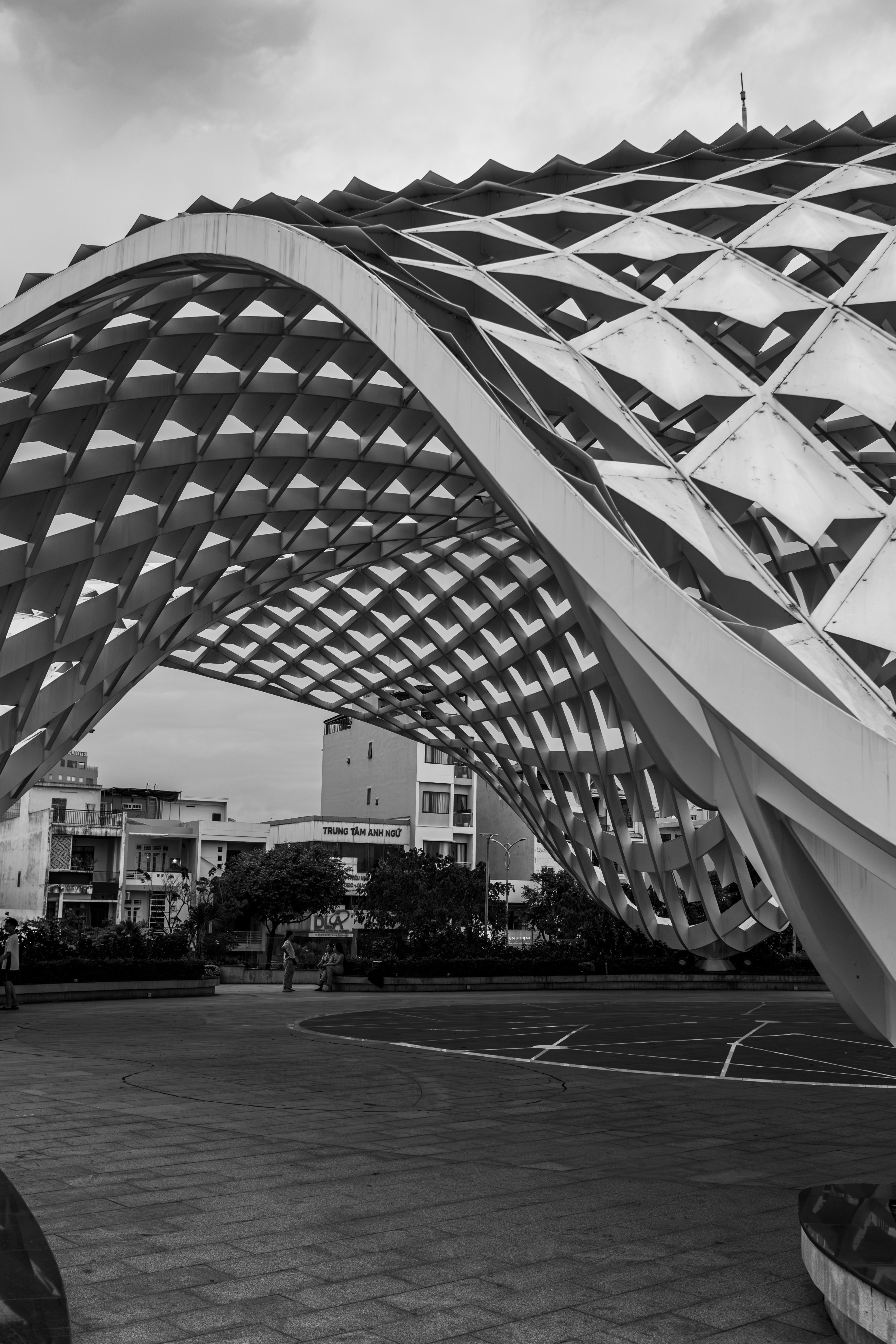 Modern Architectural Canopy Structure in Black and White · Free Stock Photo