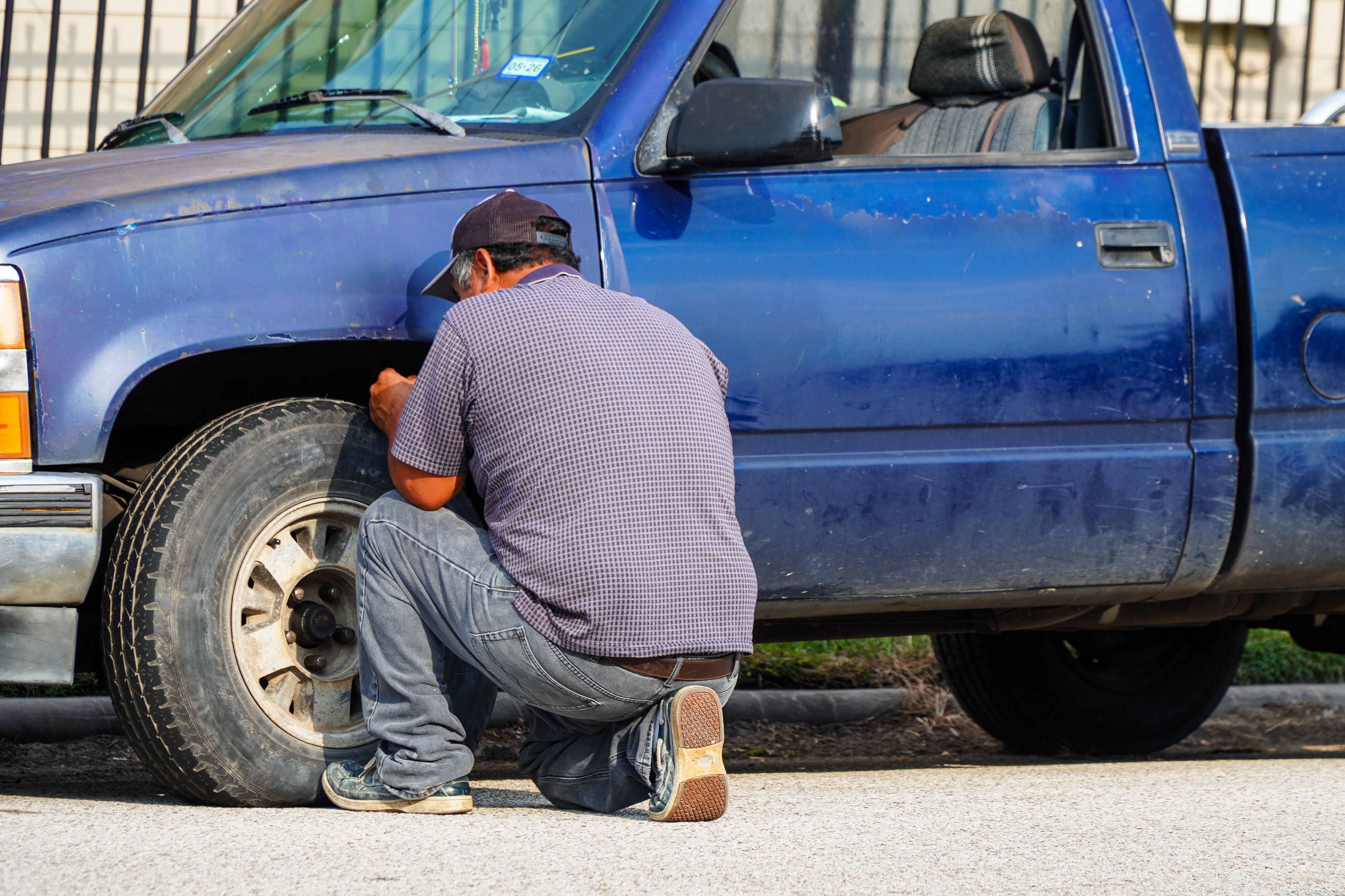 Roadside Mechanic Photos Download The Best Free Roadside Mechanic