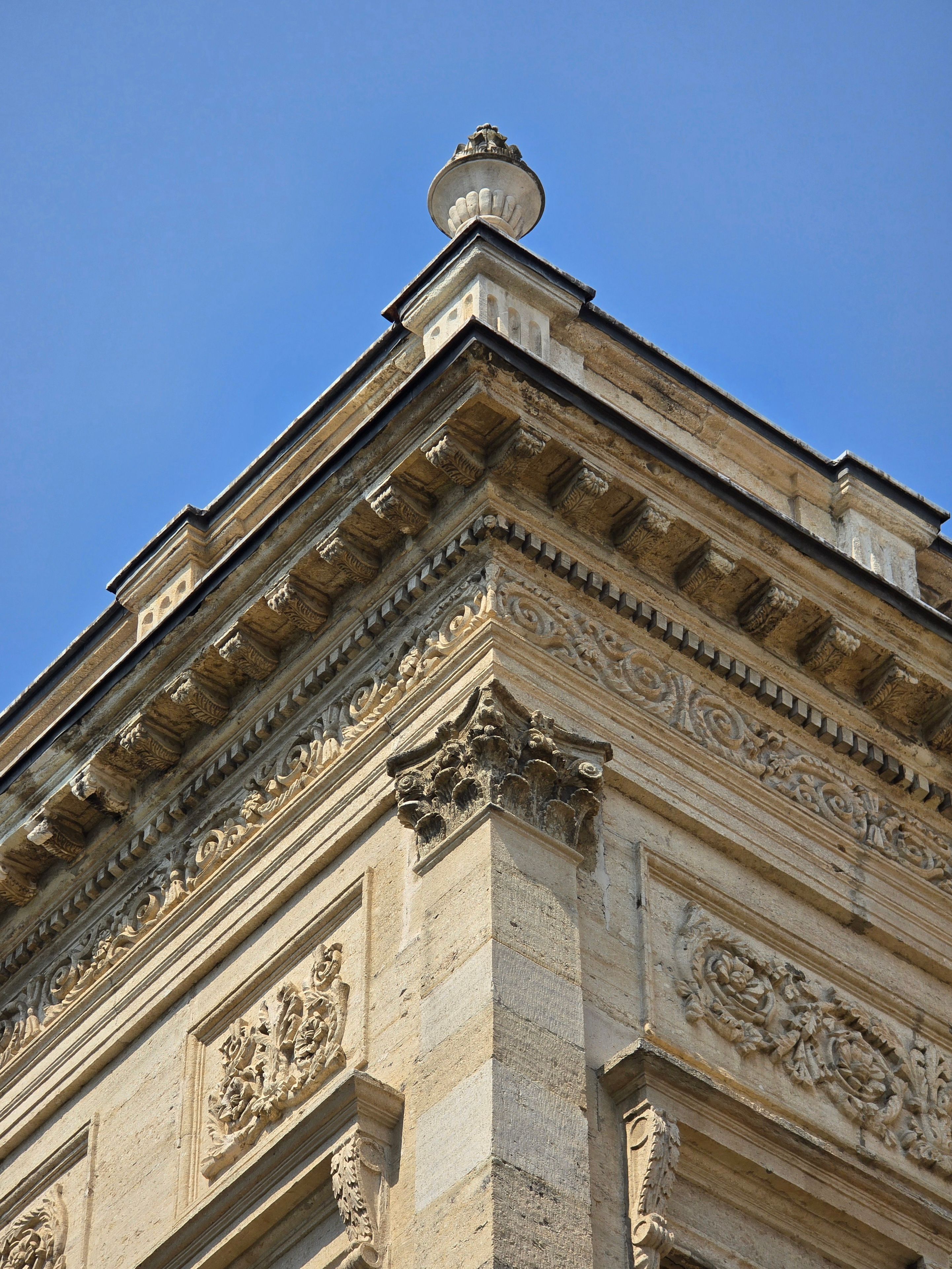 Ornate Corner of Historic Building in Türkiye · Free Stock Photo