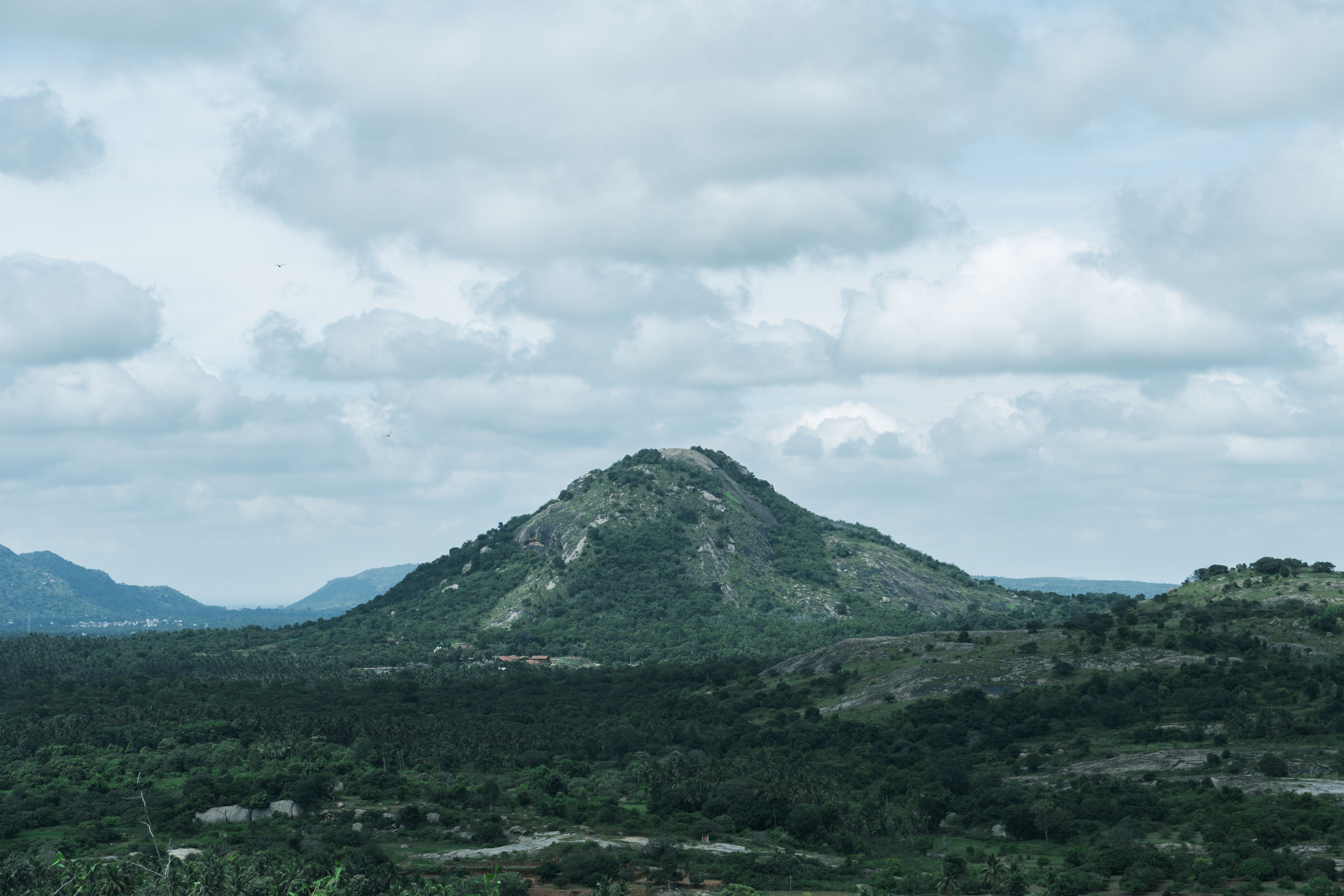 Paisaje Sereno De Ladera En Bengaluru · Foto de stock gratuita