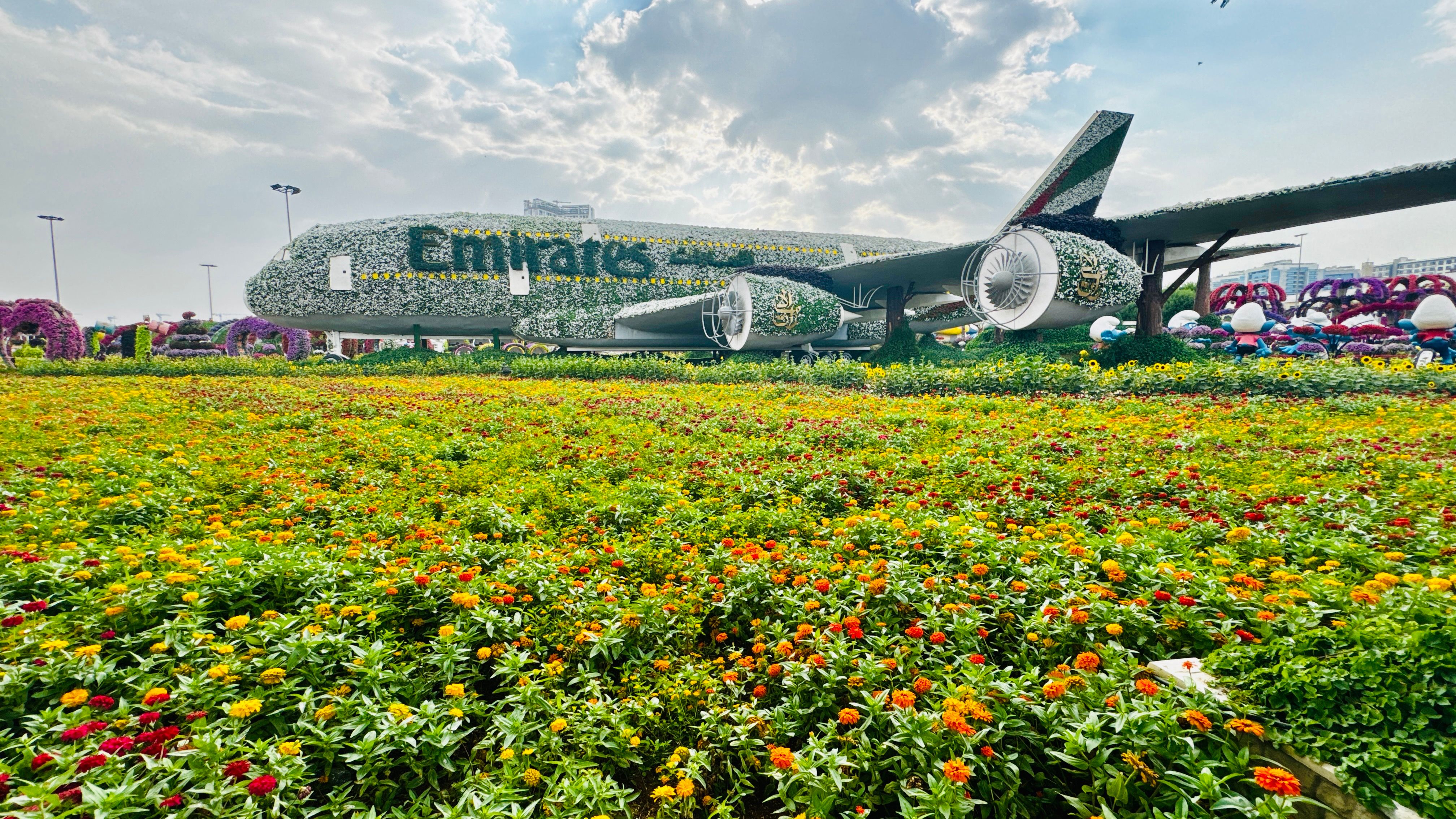 Floral Emirates Plane Display at Dubai Miracle Garden · Free Stock Photo