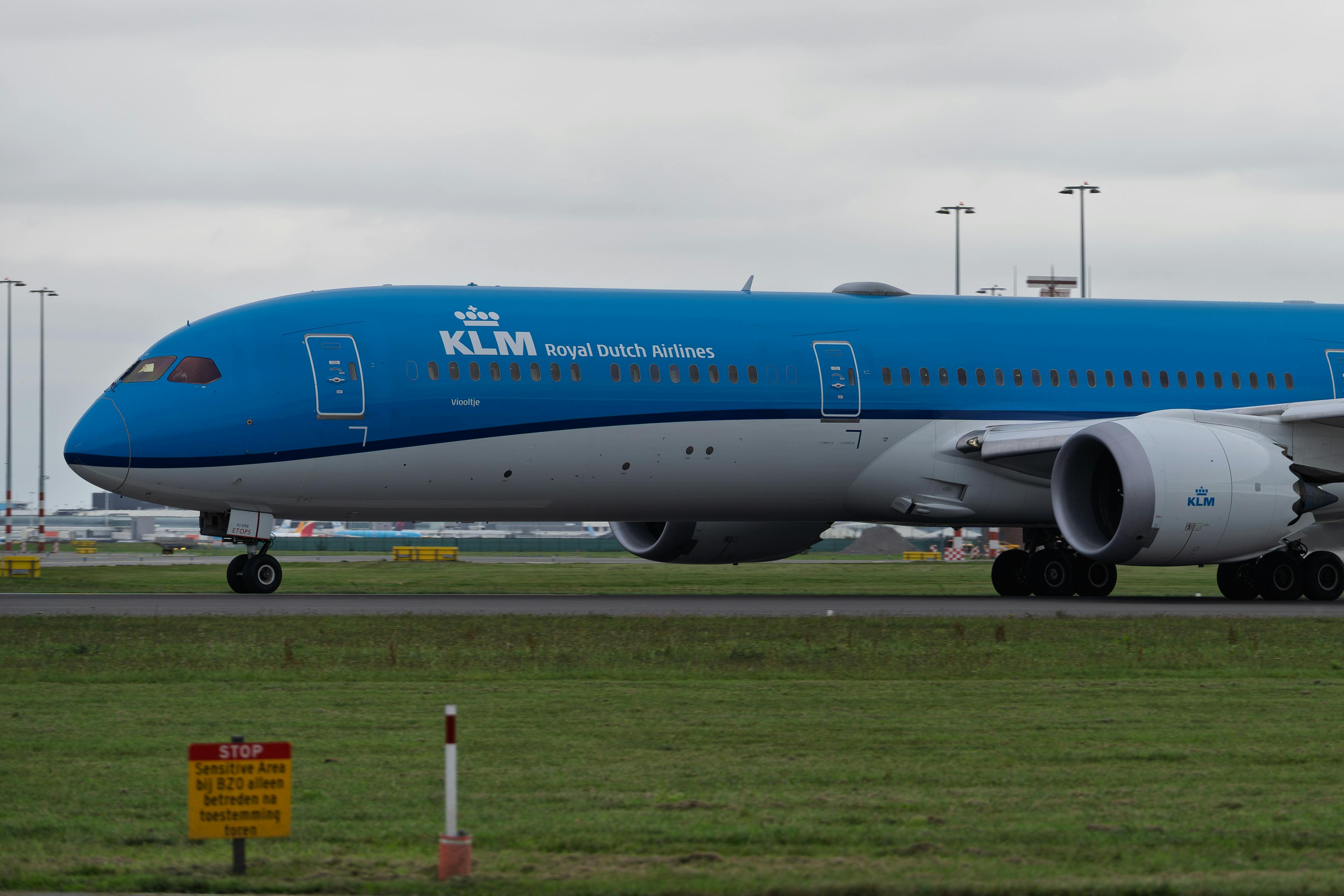 KLM Boeing 787 Dreamliner on Airport Runway · Free Stock Photo
