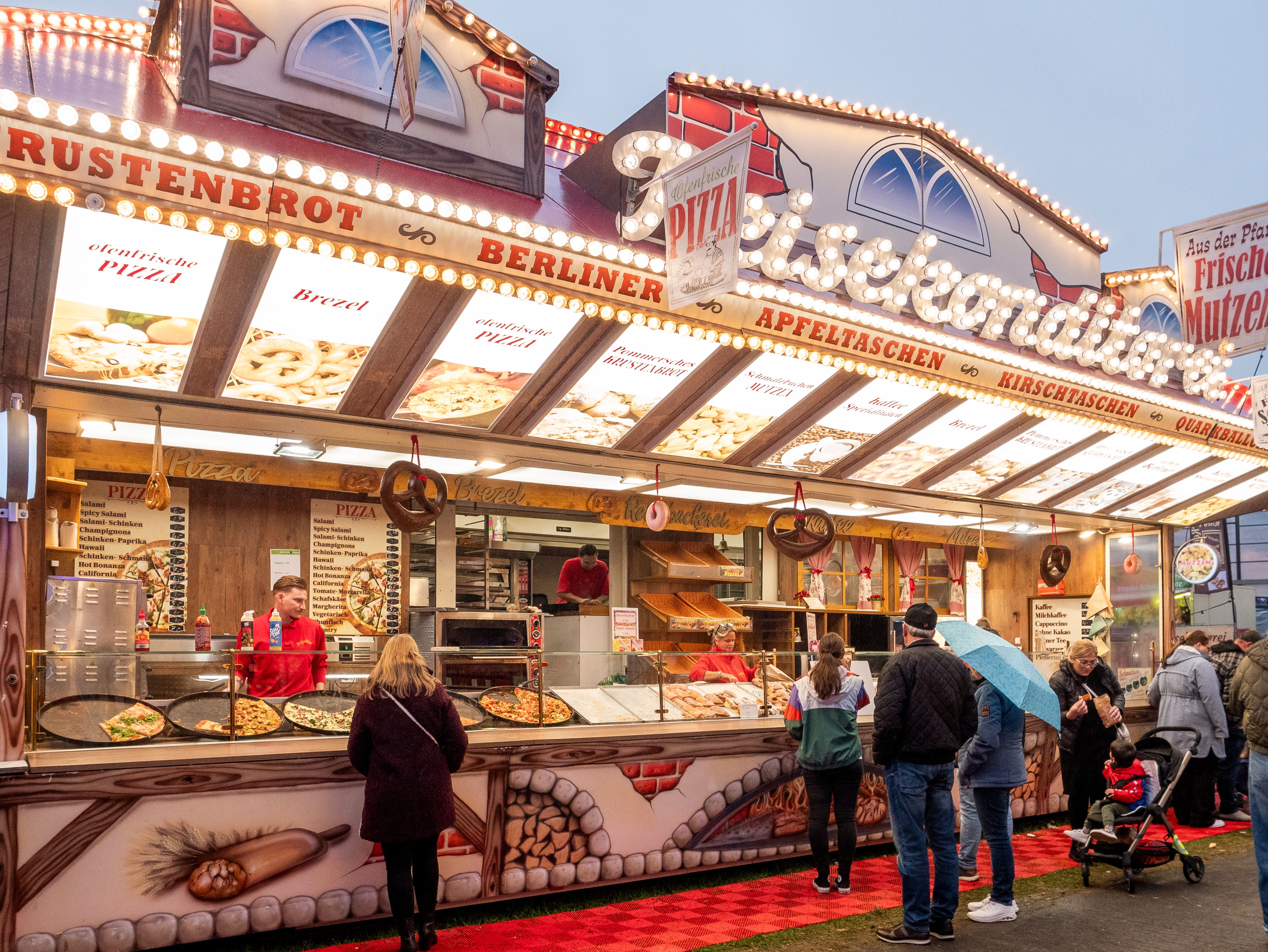 Lively Evening at a German Street Food Stall · Free Stock Photo