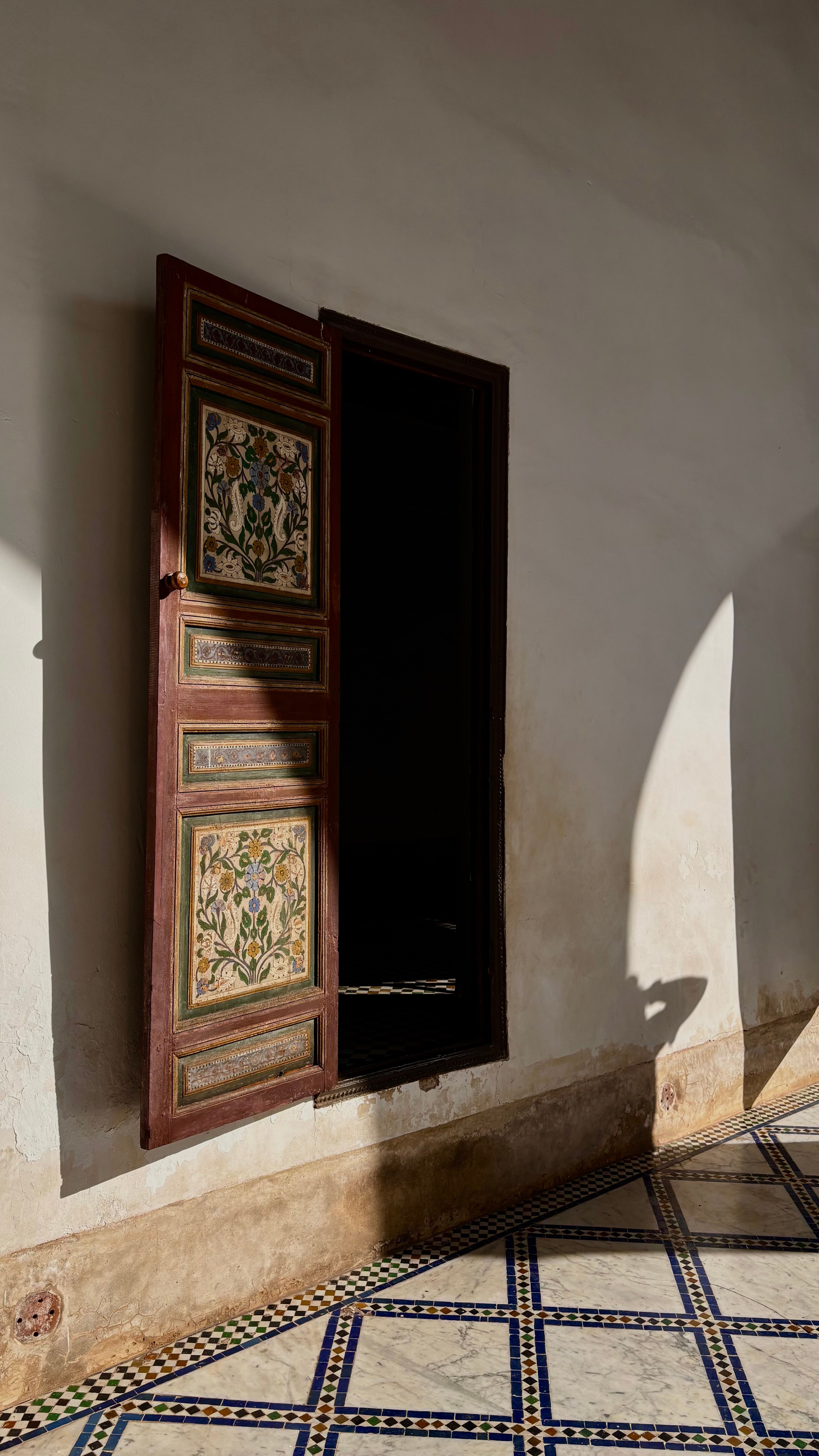 Traditional Middle Eastern Interior Design with Pottery · Free Stock Photo