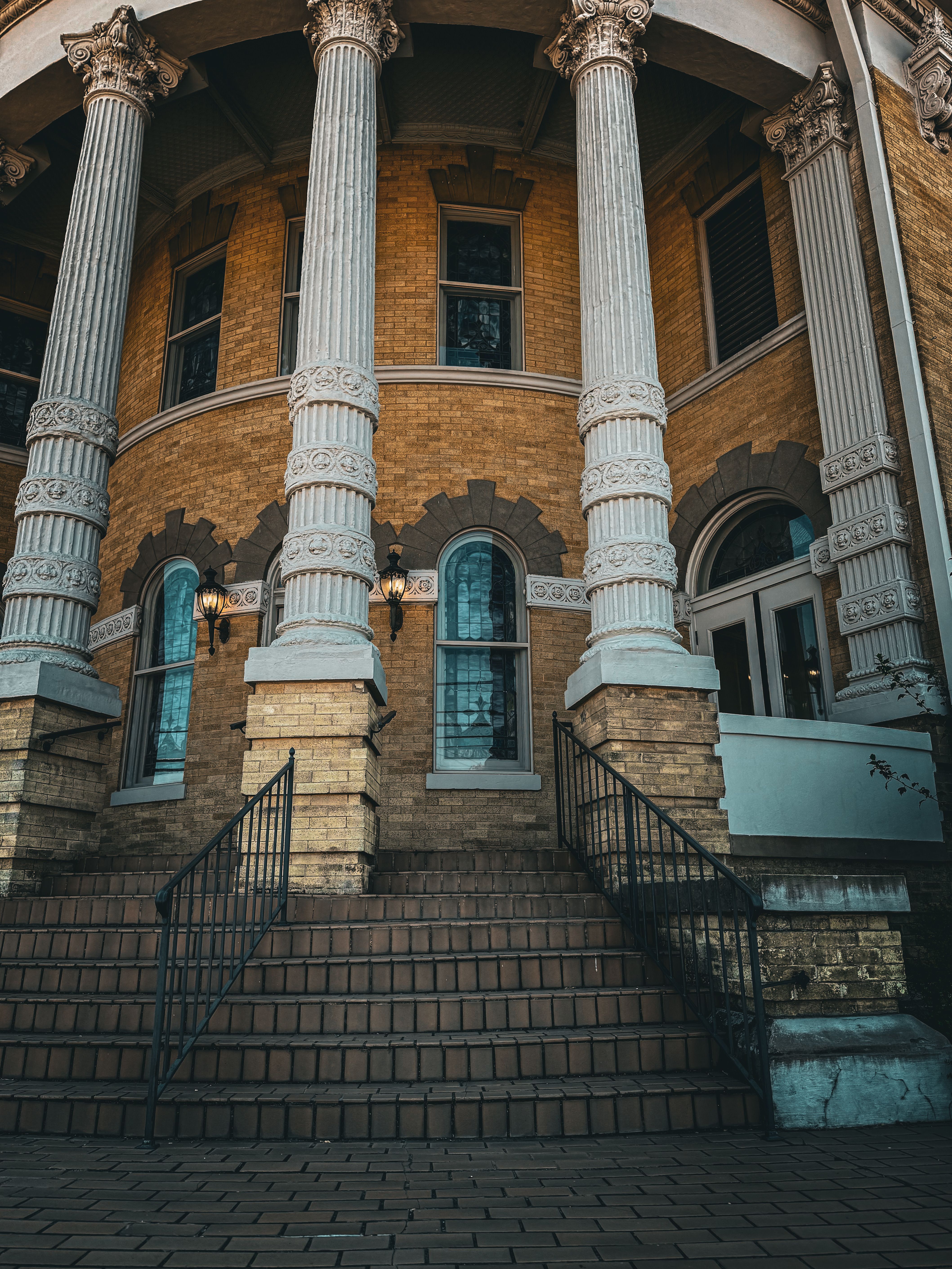 Historic Brownstone Building with Pillars · Free Stock Photo