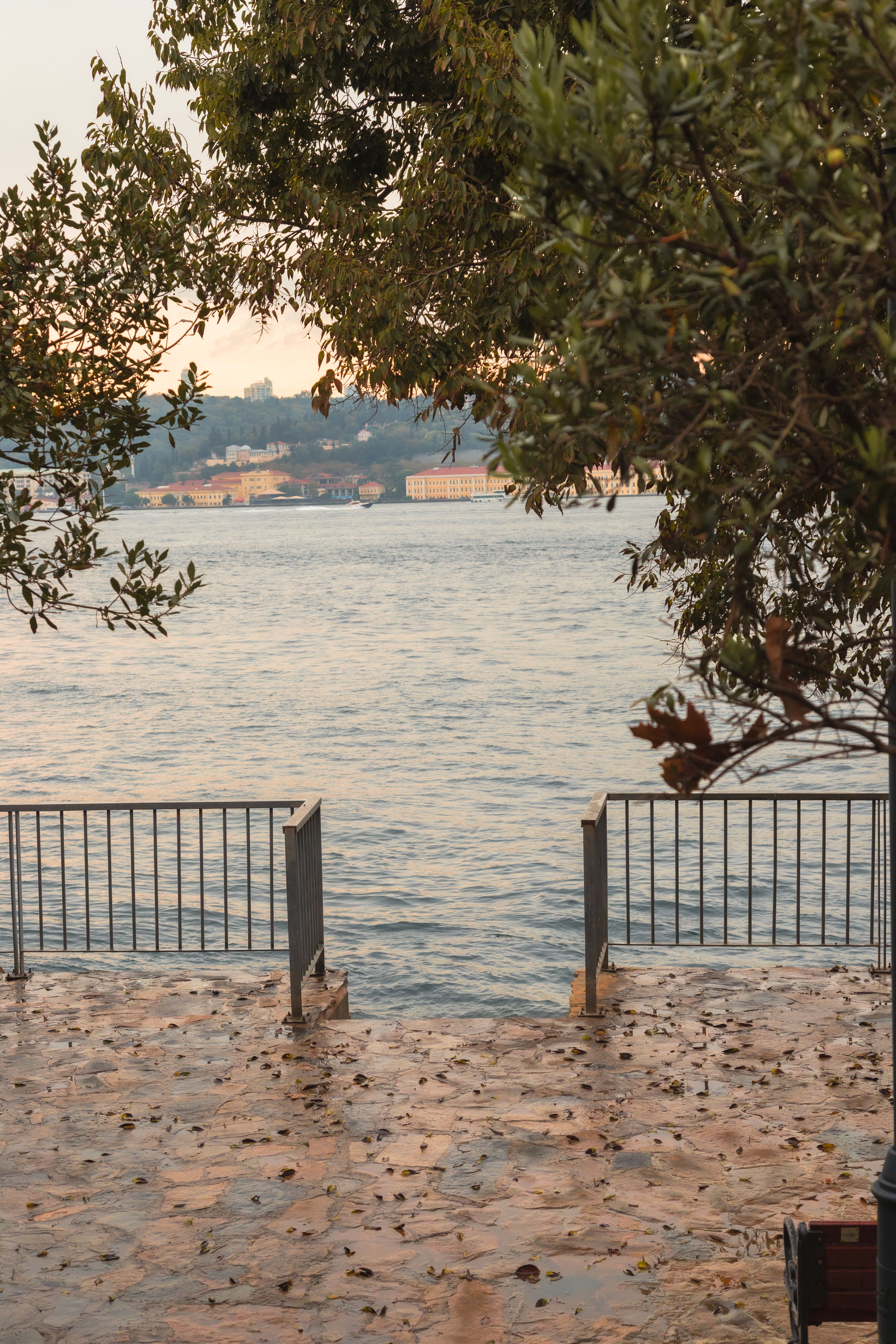 Tranquil View of Bosphorus from Kuzguncuk · Free Stock Photo