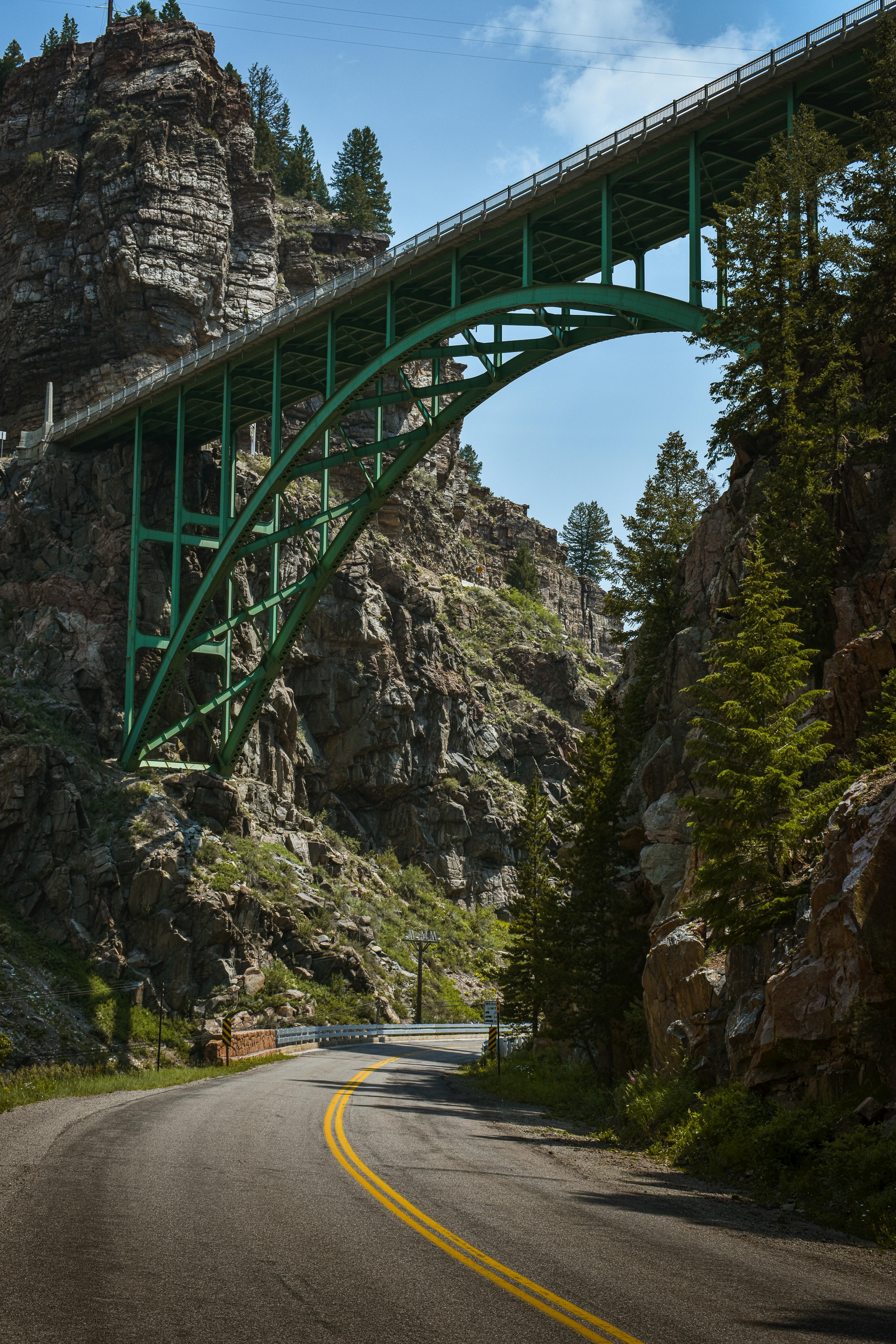 Scenic Red Cliff Bridge in Colorado Mountain Landscape · Free Stock Photo