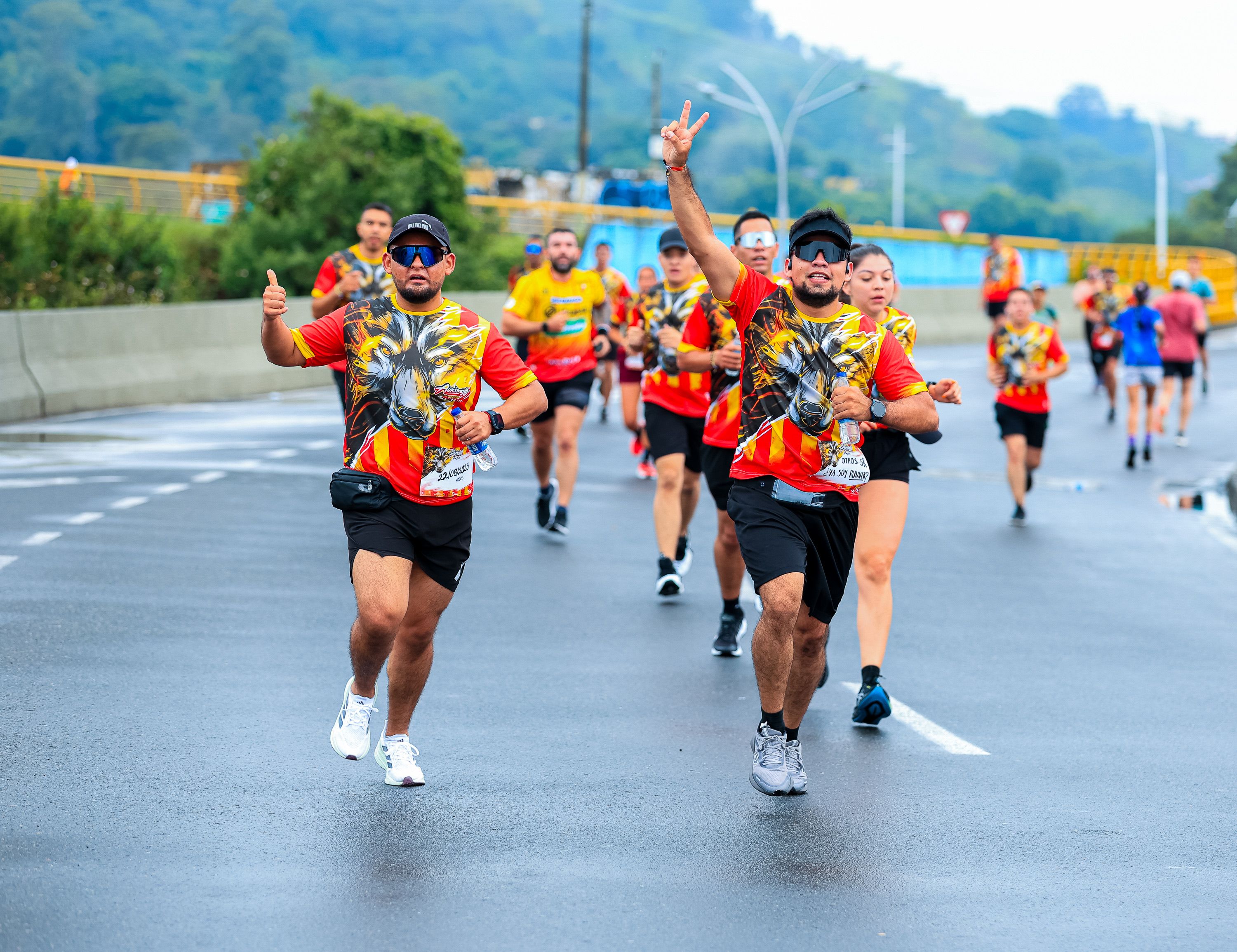 Energetic Group of Runners in Vibrant Marathon · Free Stock Photo