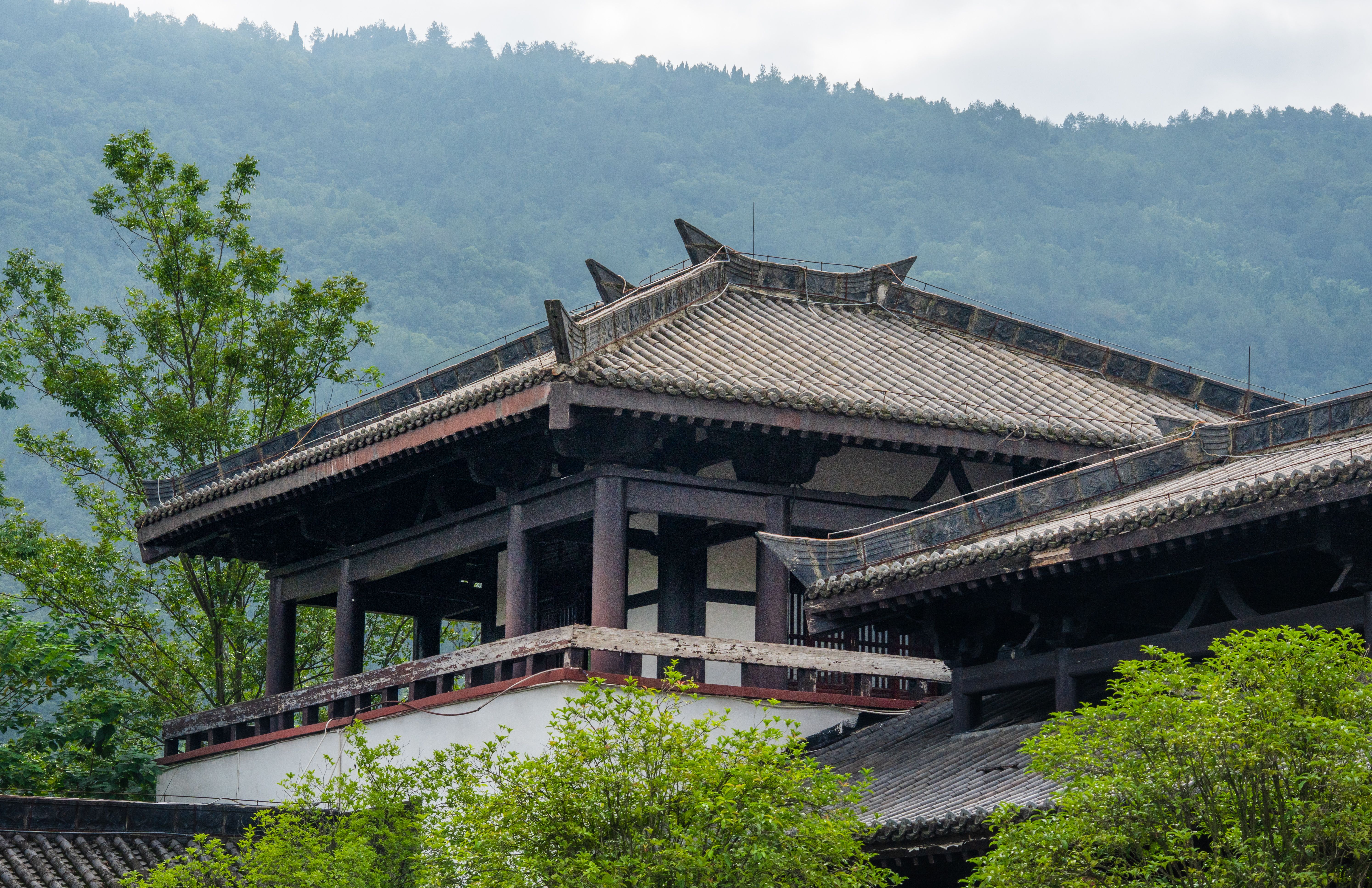 Traditional East Asian Architecture in Mountainous Landscape · Free ...