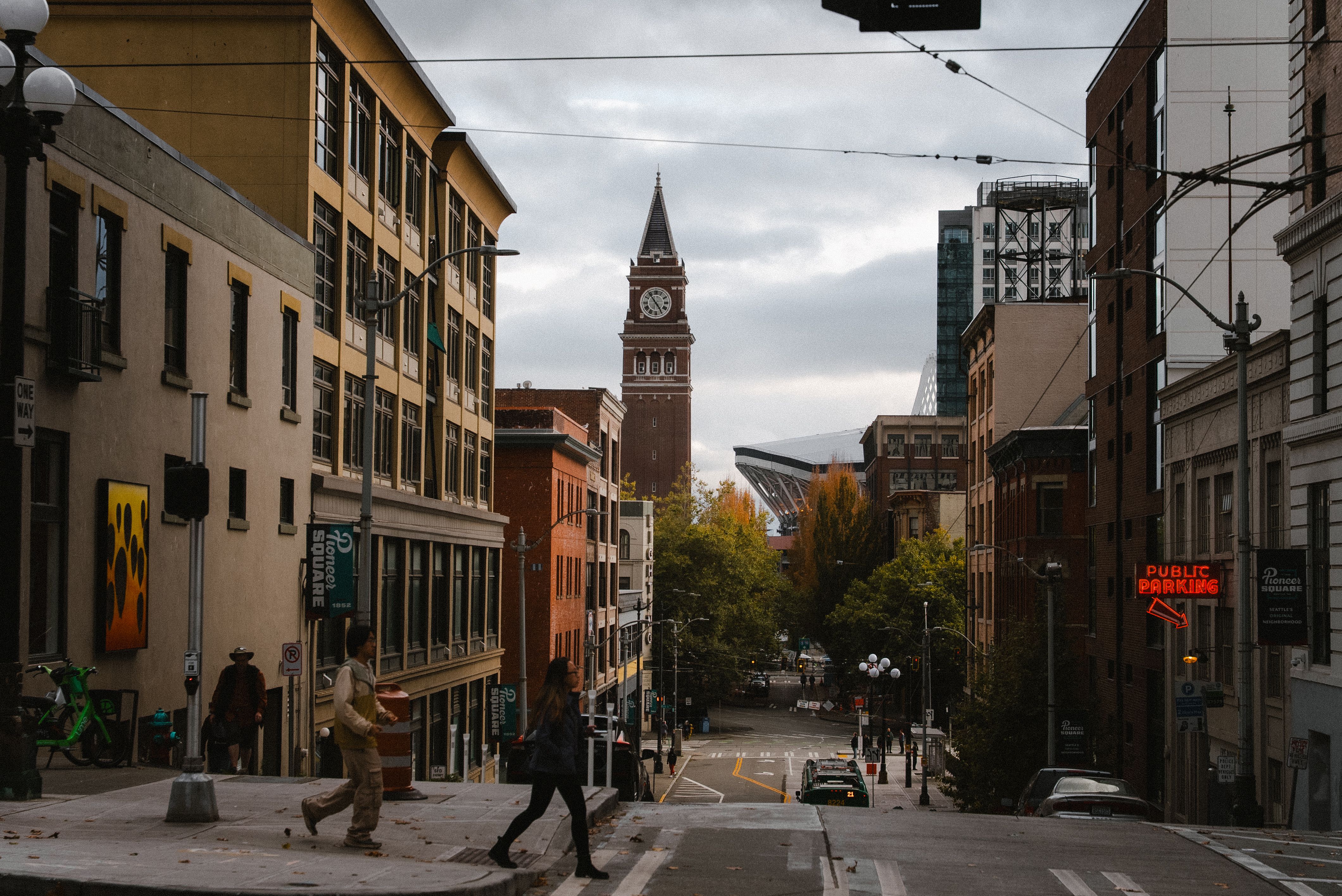 Street View of Seattle with Smith Tower · Free Stock Photo