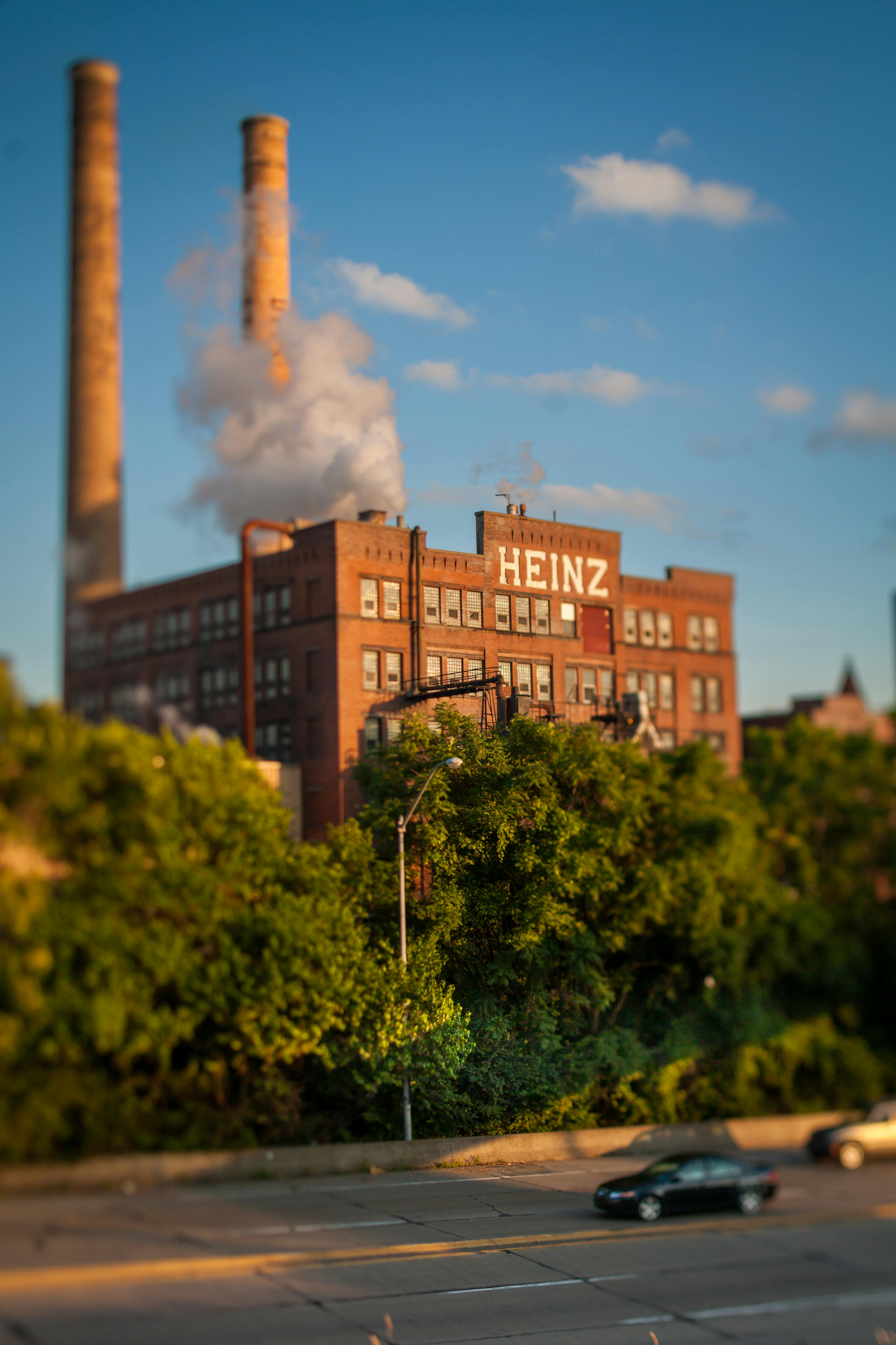 Heinz Factory Building in Pittsburgh at Sunset · Free Stock Photo