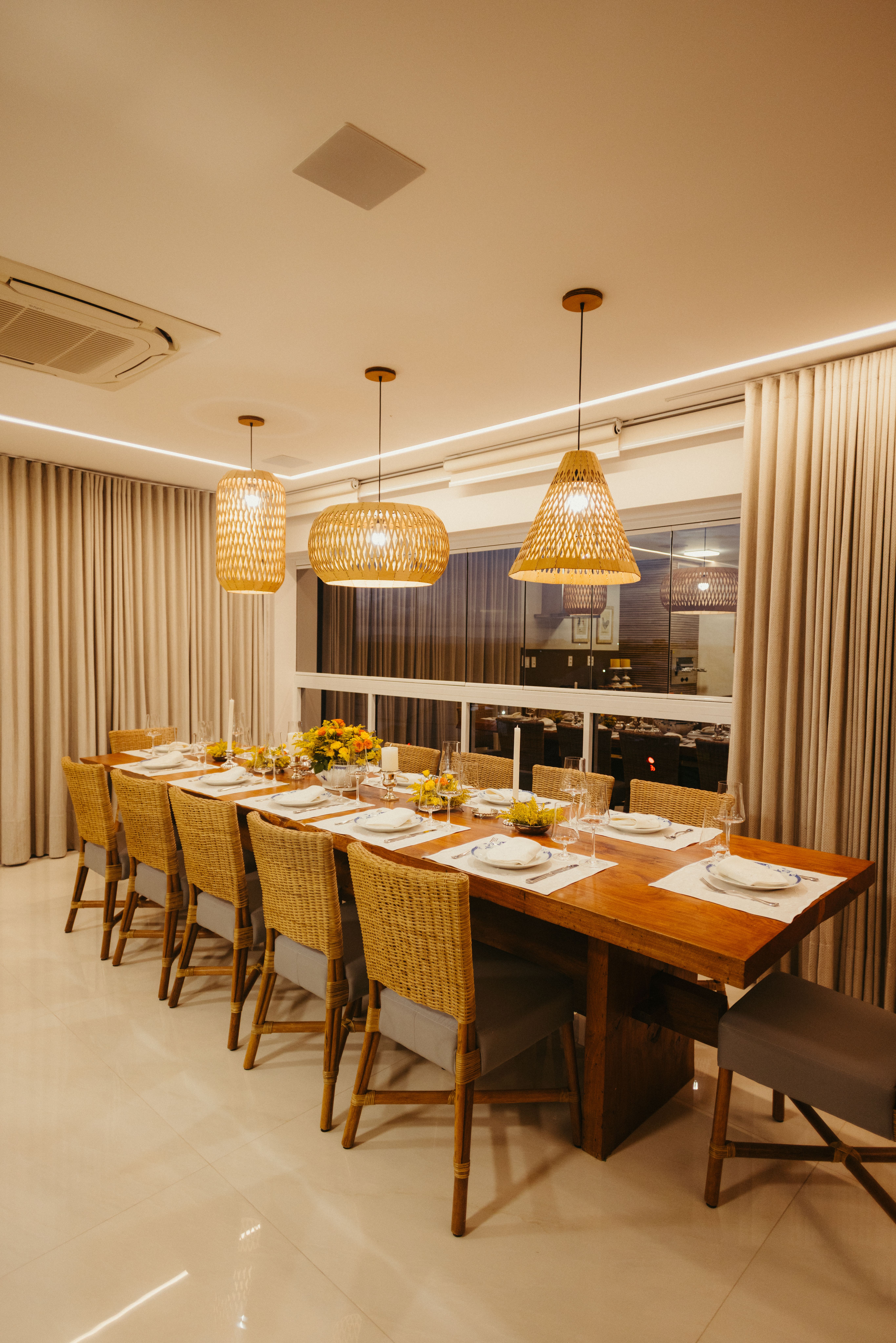 Elegant Dining Room Setup with Cozy Lighting · Free Stock Photo