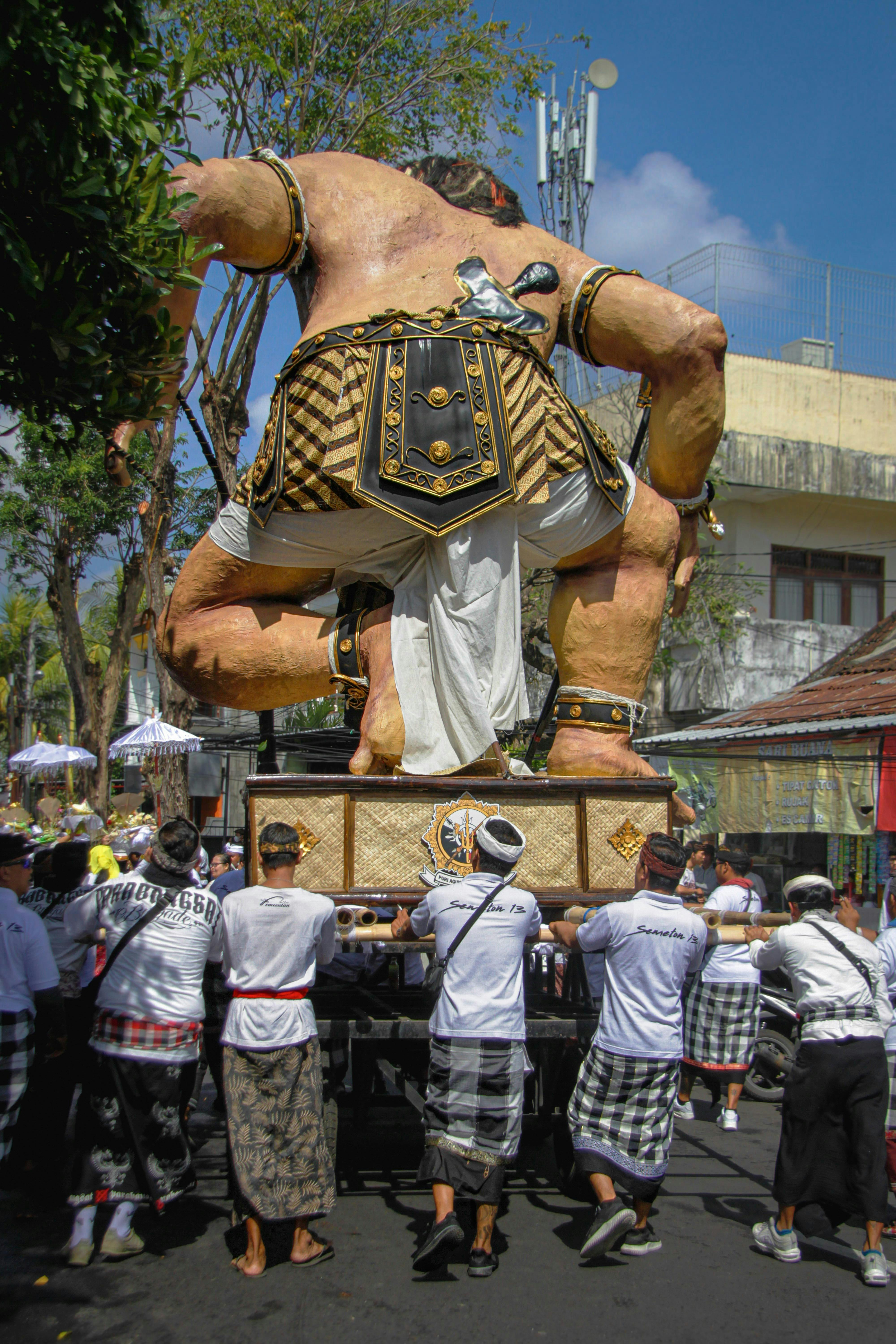 Public Bulge Men Photos, Download The BEST Free Public Bulge Men Stock ...