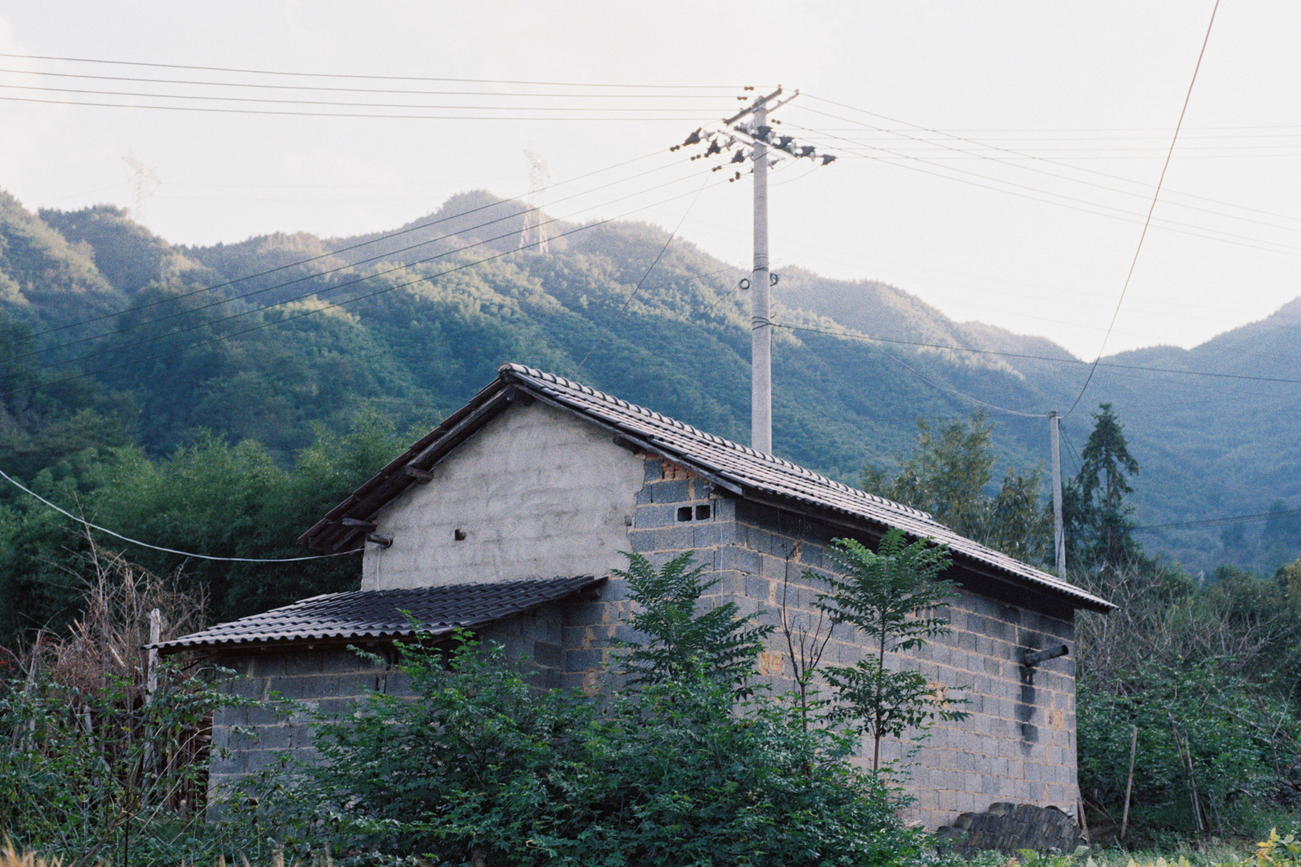Rural House Against Mountainous Backdrop · Free Stock Photo