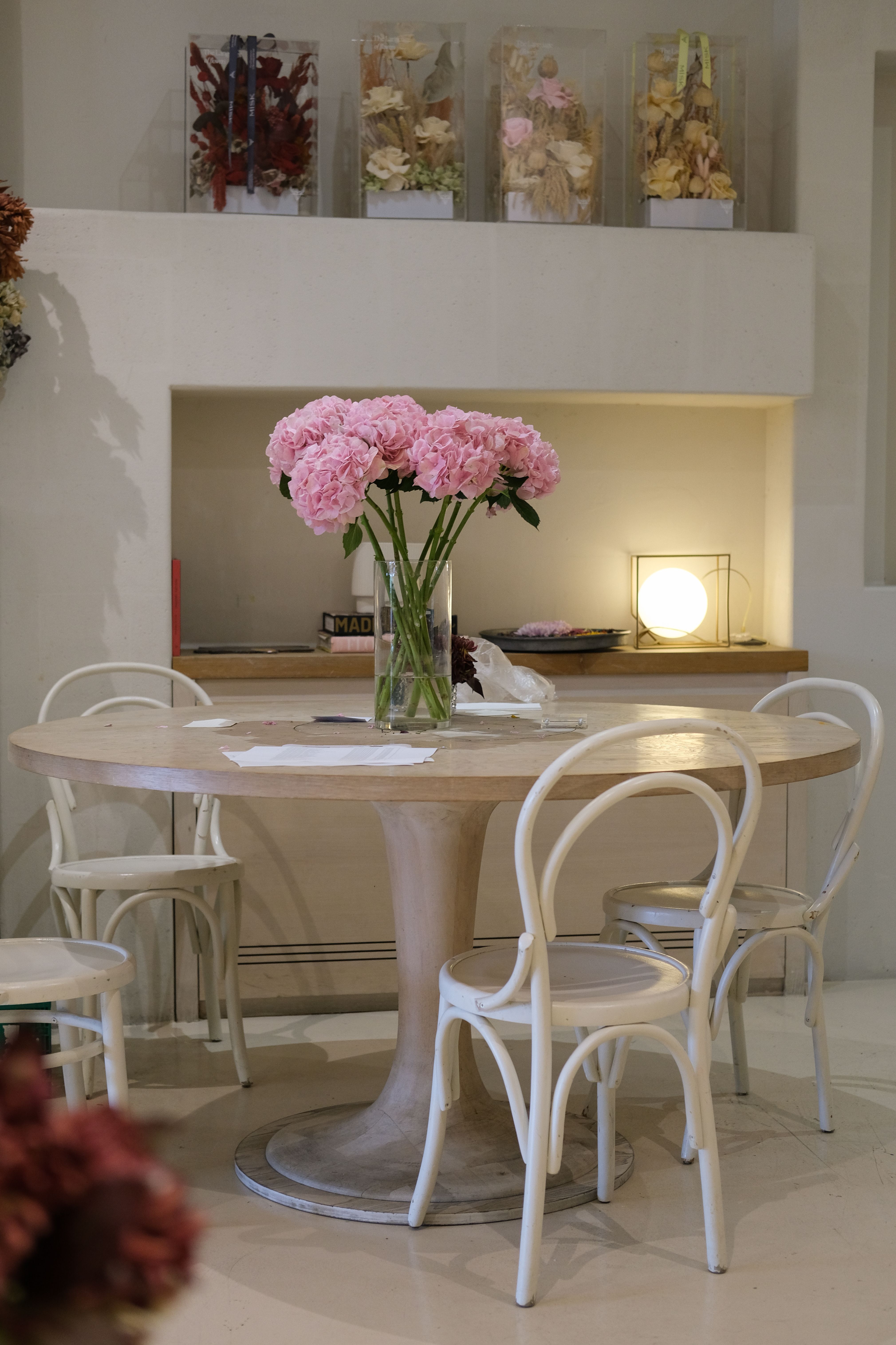 Elegant Dining Room with Peony Centerpiece · Free Stock Photo