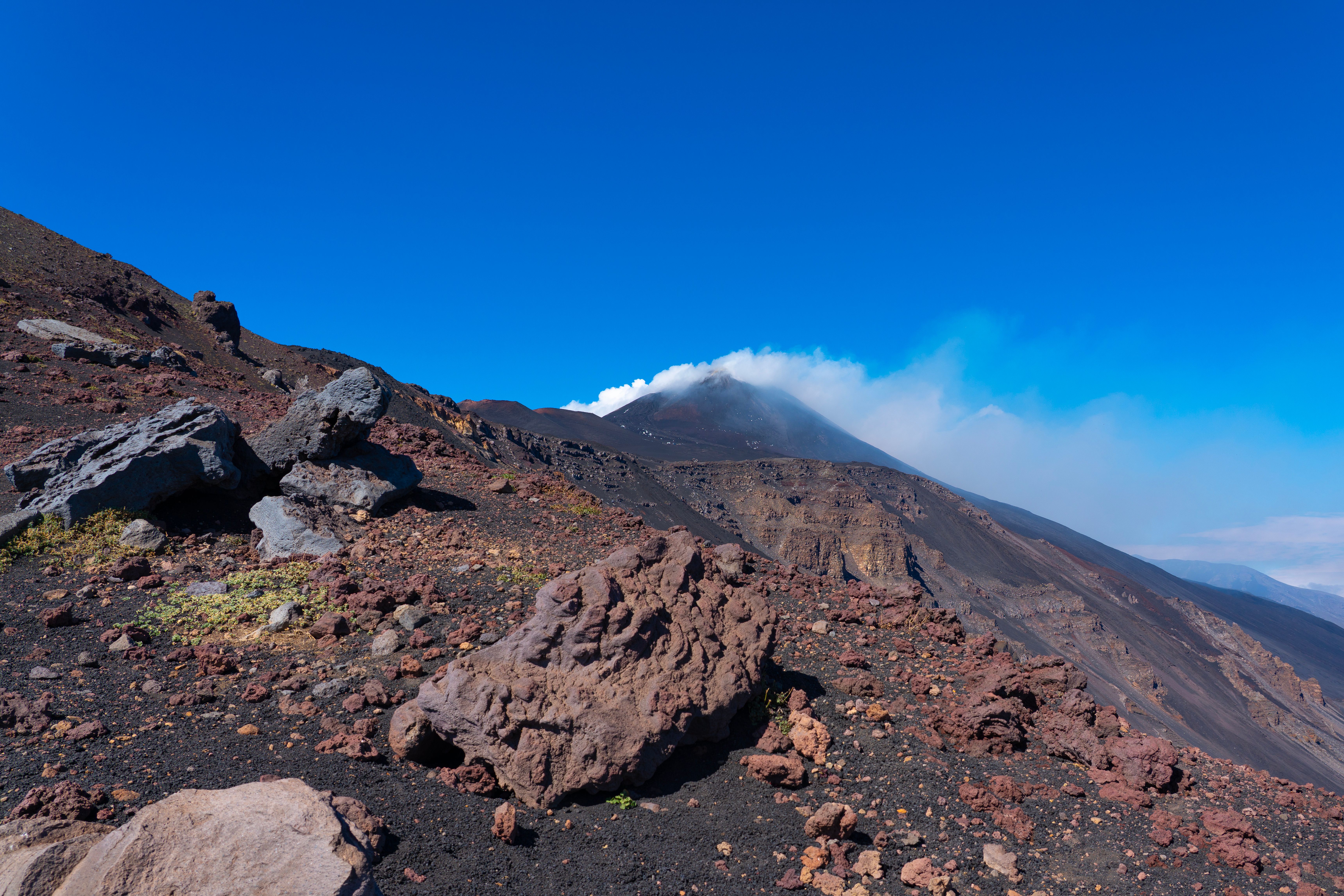 Shield Volcano Photos, Download The BEST Free Shield Volcano Stock ...