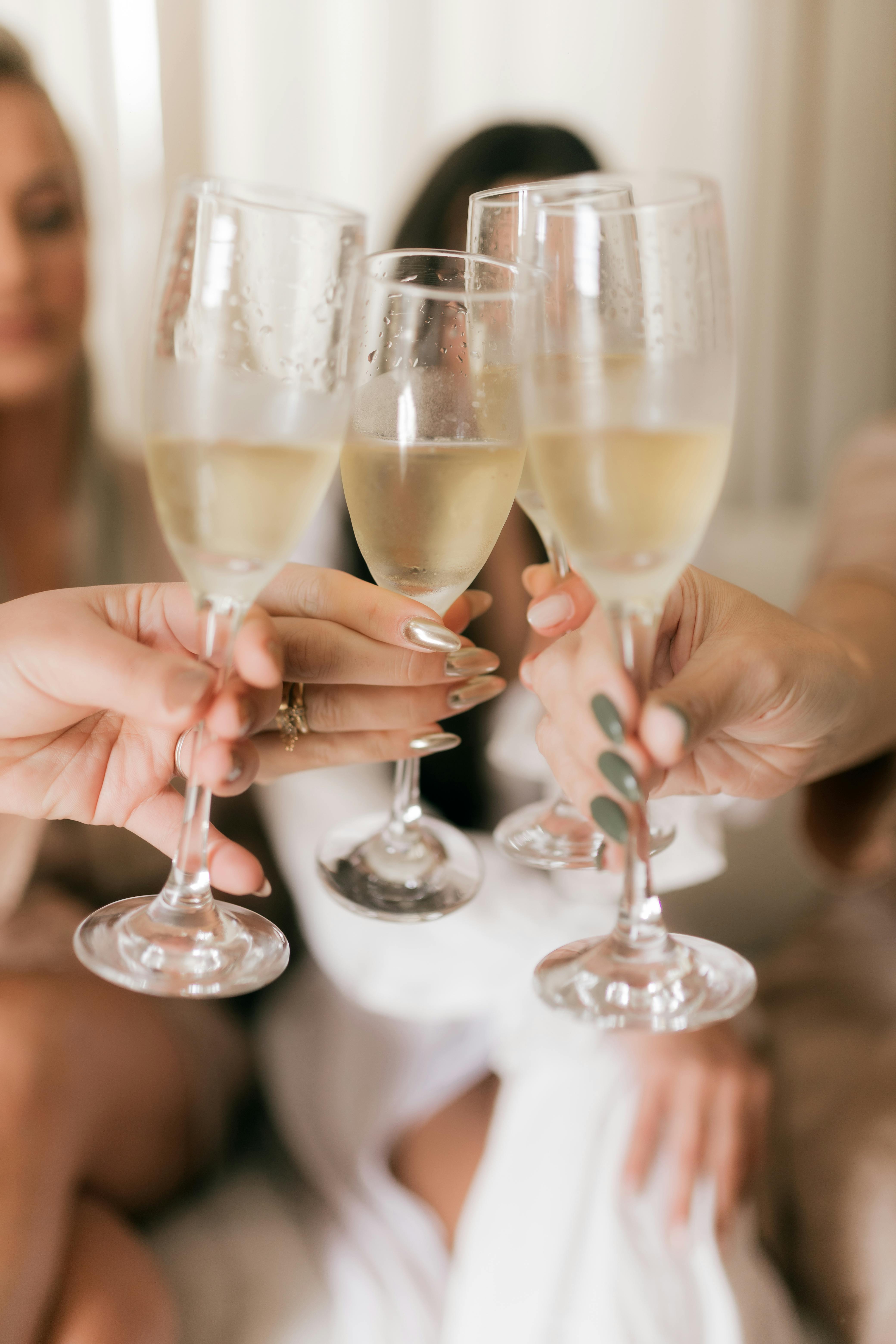 Women+Showing+Legs+In+Public Photos, Download The BEST Free Women ...