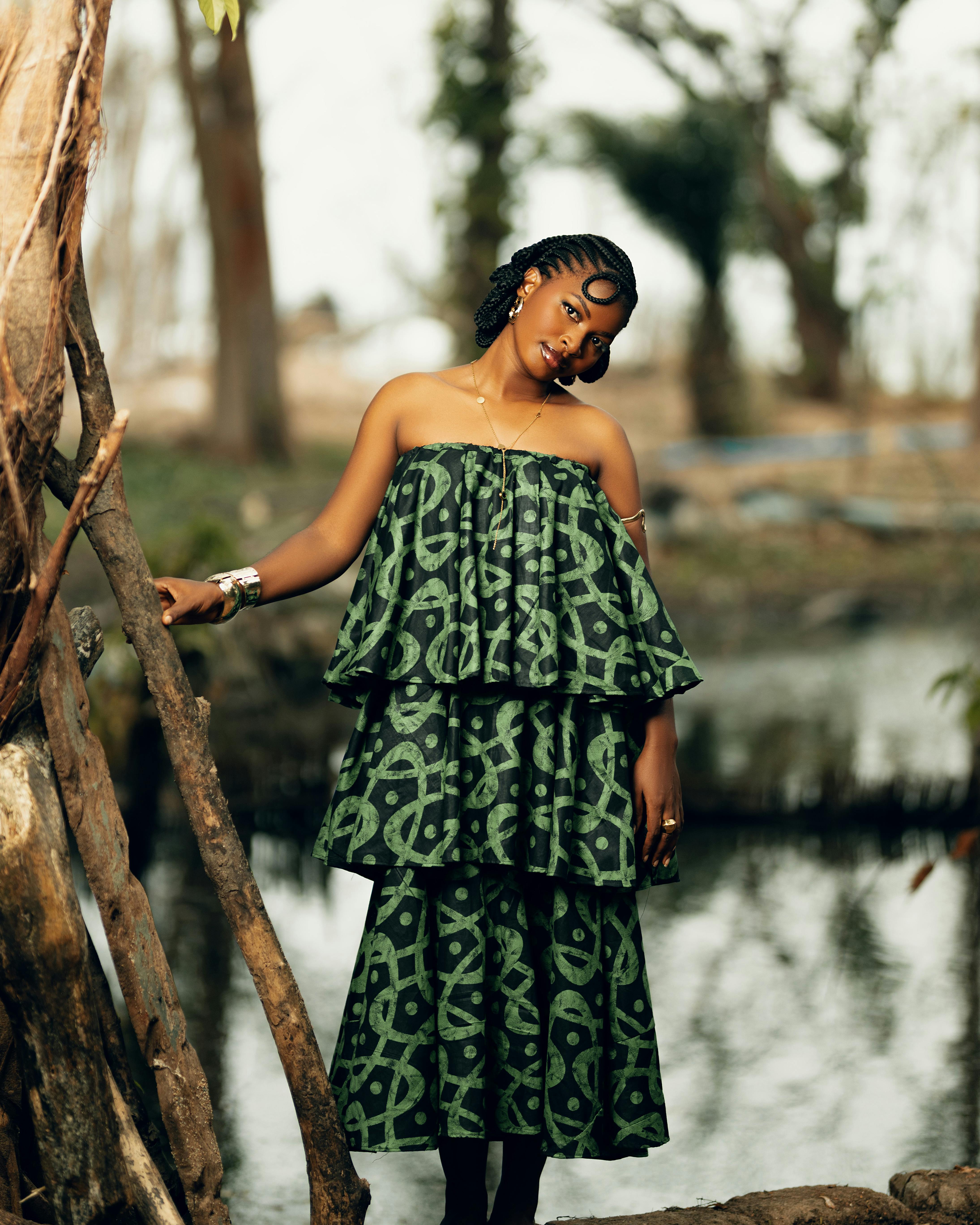 Big Bush Women Photos, Download The BEST Free Big Bush Women Stock ...