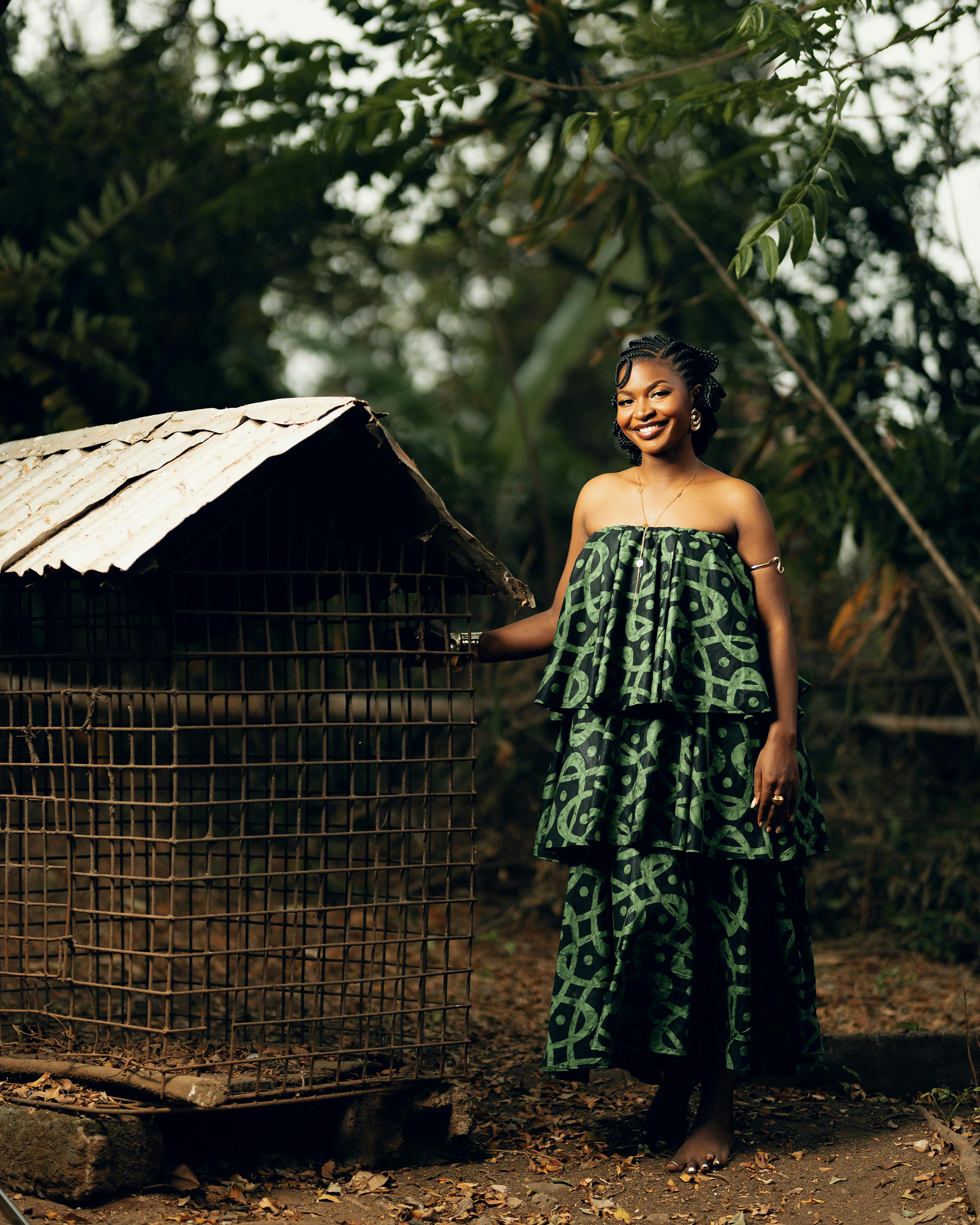 Big Bush Women Photos, Download The BEST Free Big Bush Women Stock ...