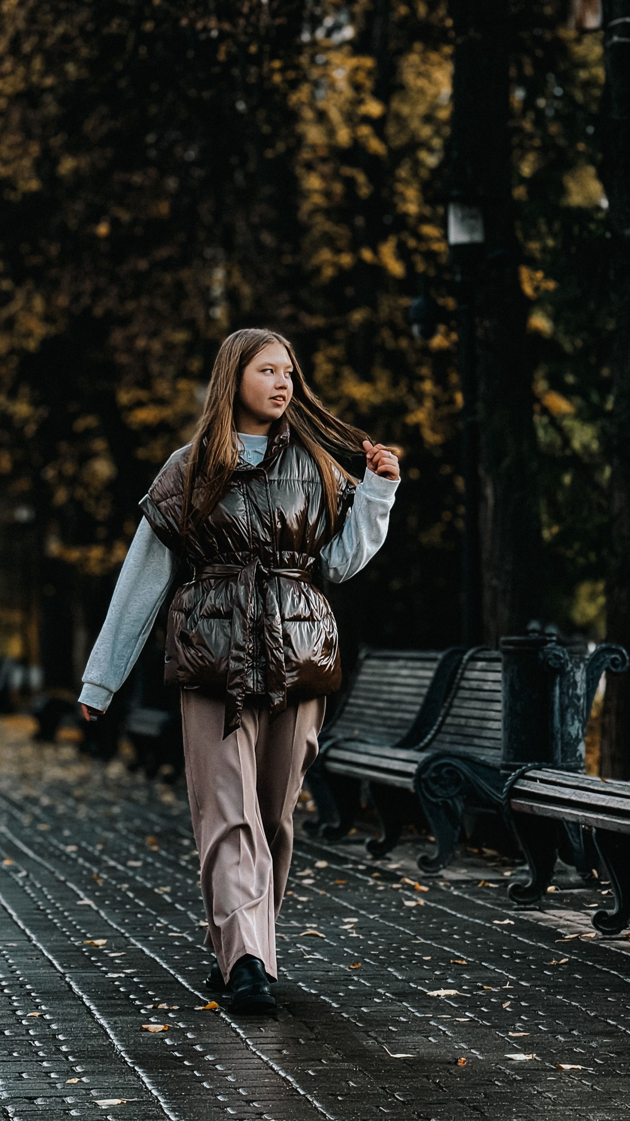 Young People Walking Maratoon Photos, Download The BEST Free Young ...