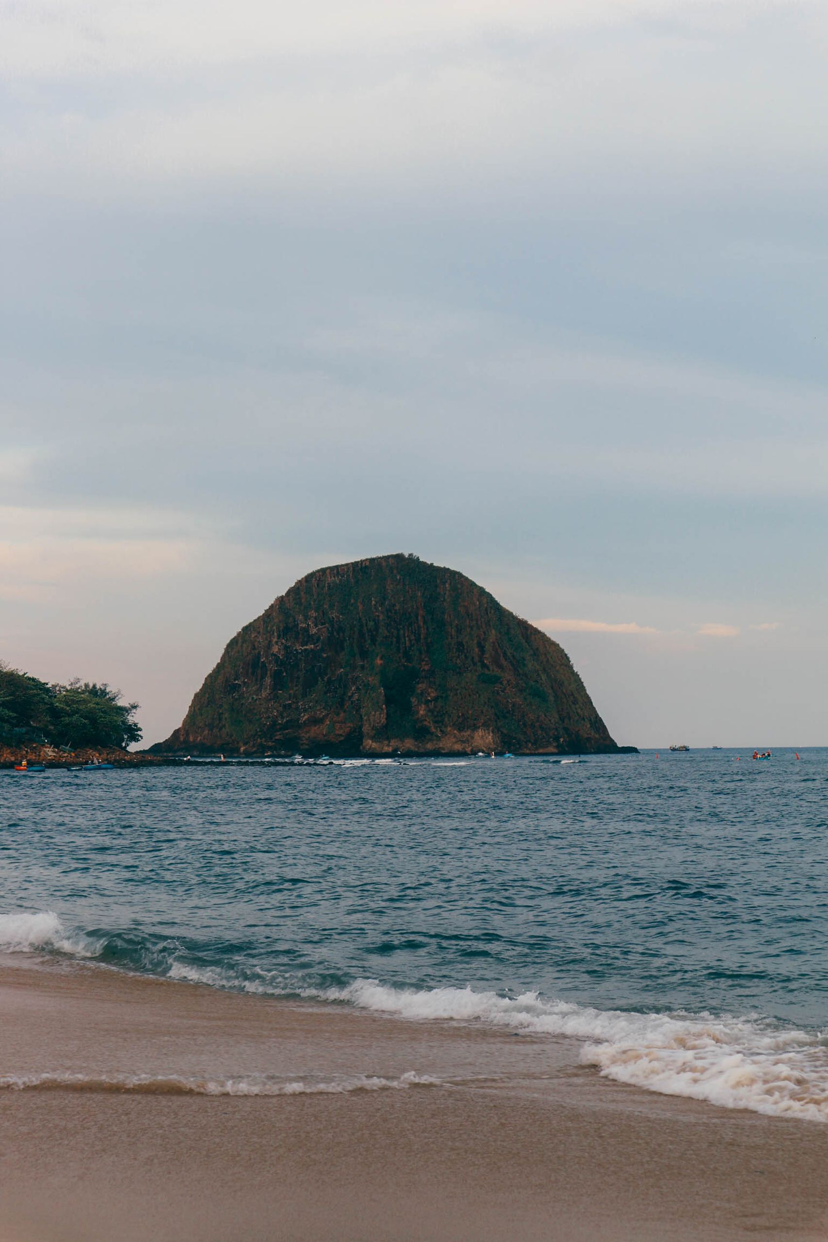 Scenic Beach with Ocean and Cliff View at Sunset · Free Stock Photo