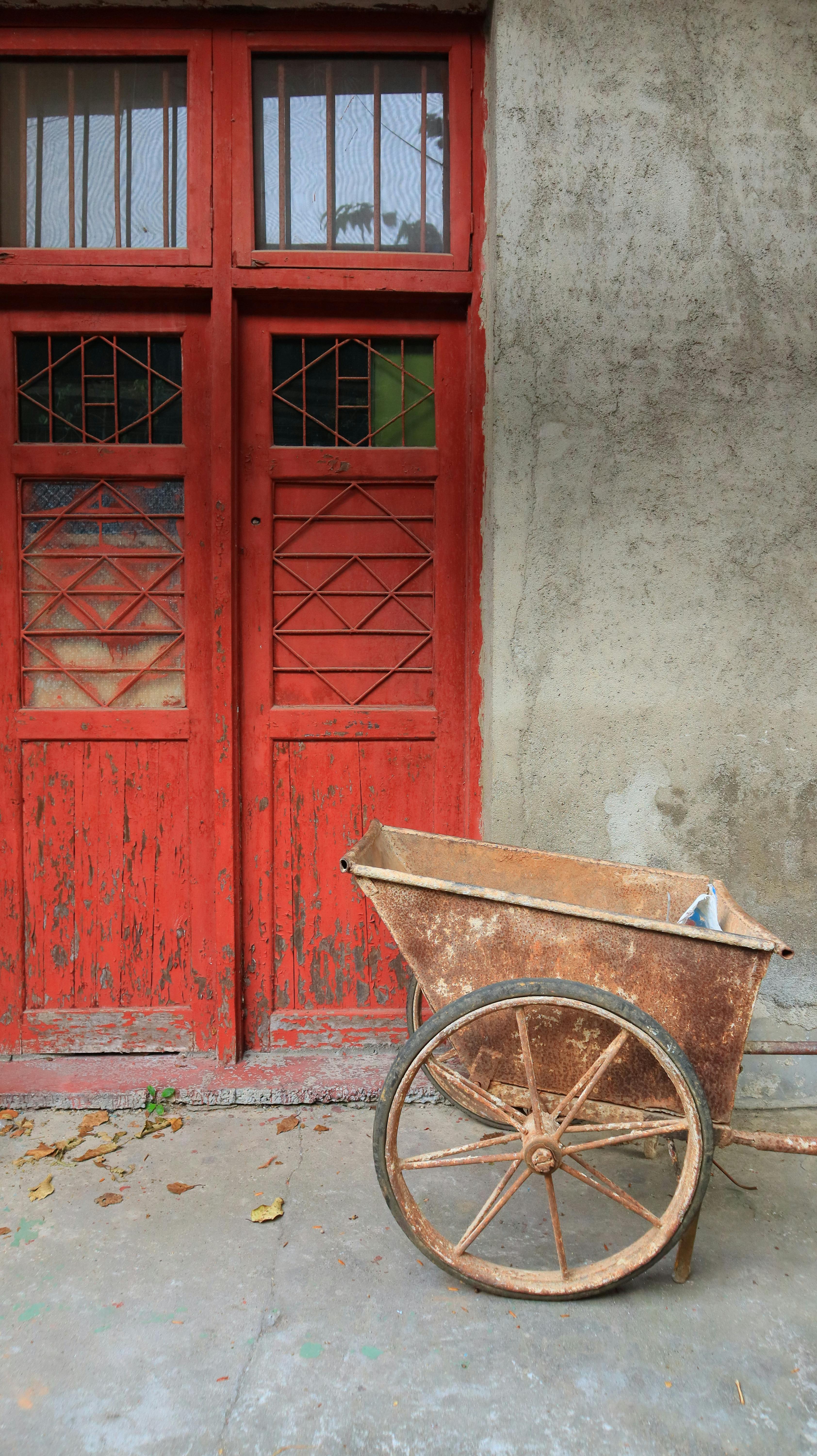 Wheelbarrow Photos, Download The BEST Free Wheelbarrow Stock Photos ...