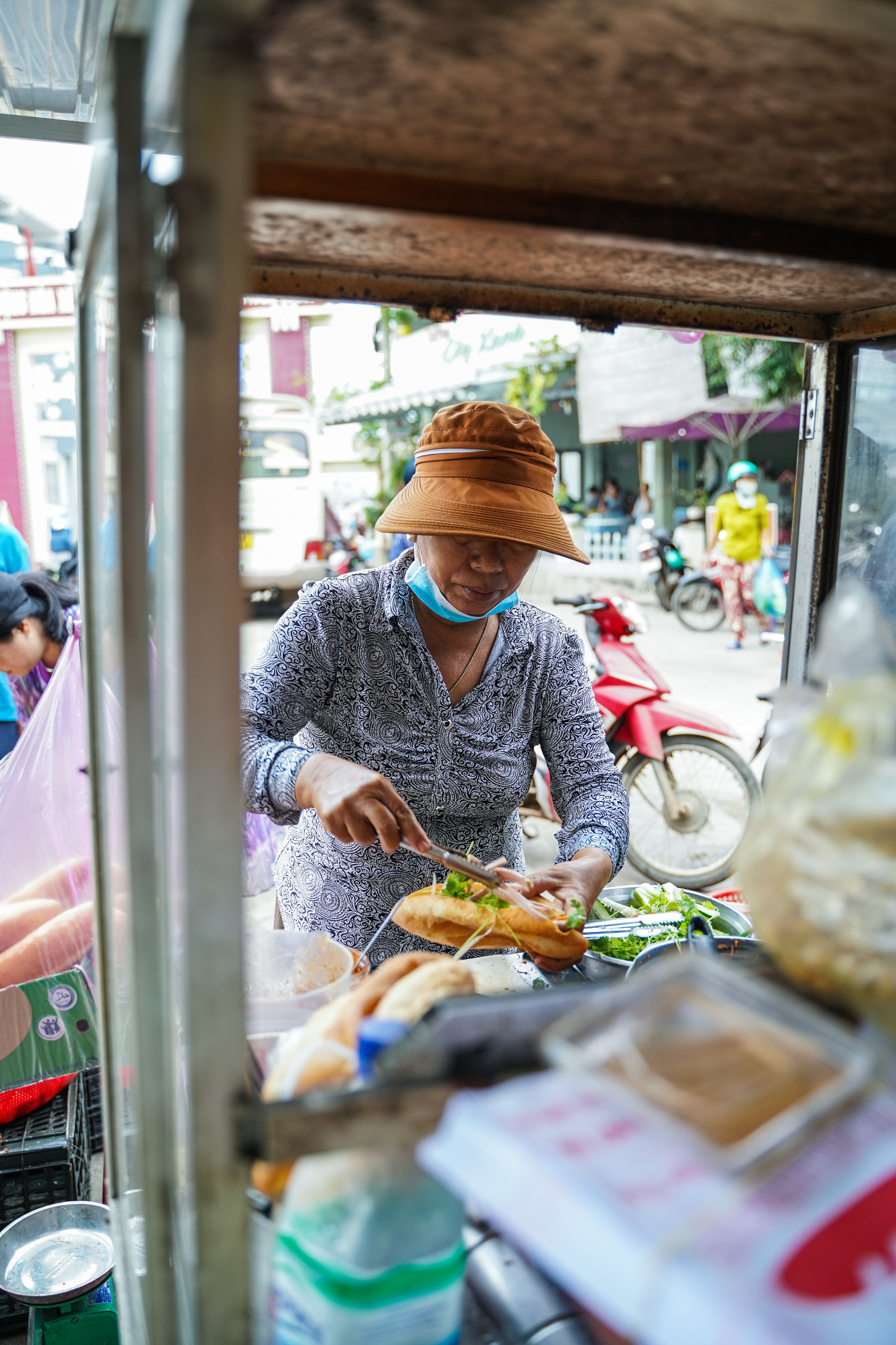Street Vendor Preparing Traditional Vietnamese Banh Mi · Free Stock Photo