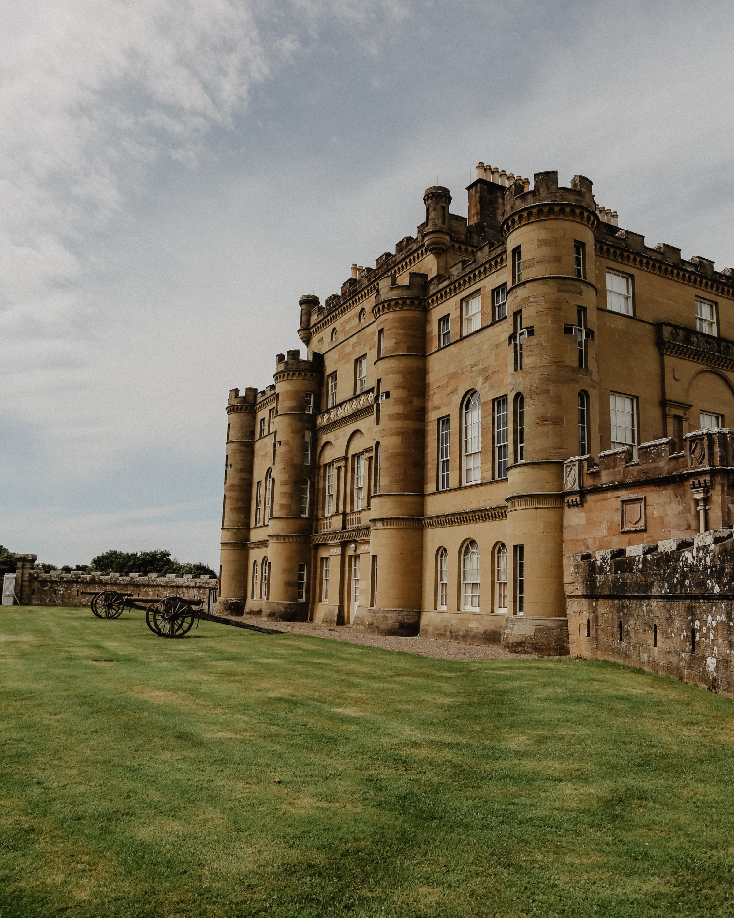Elegant Scottish Castle with Historic Charm · Free Stock Photo