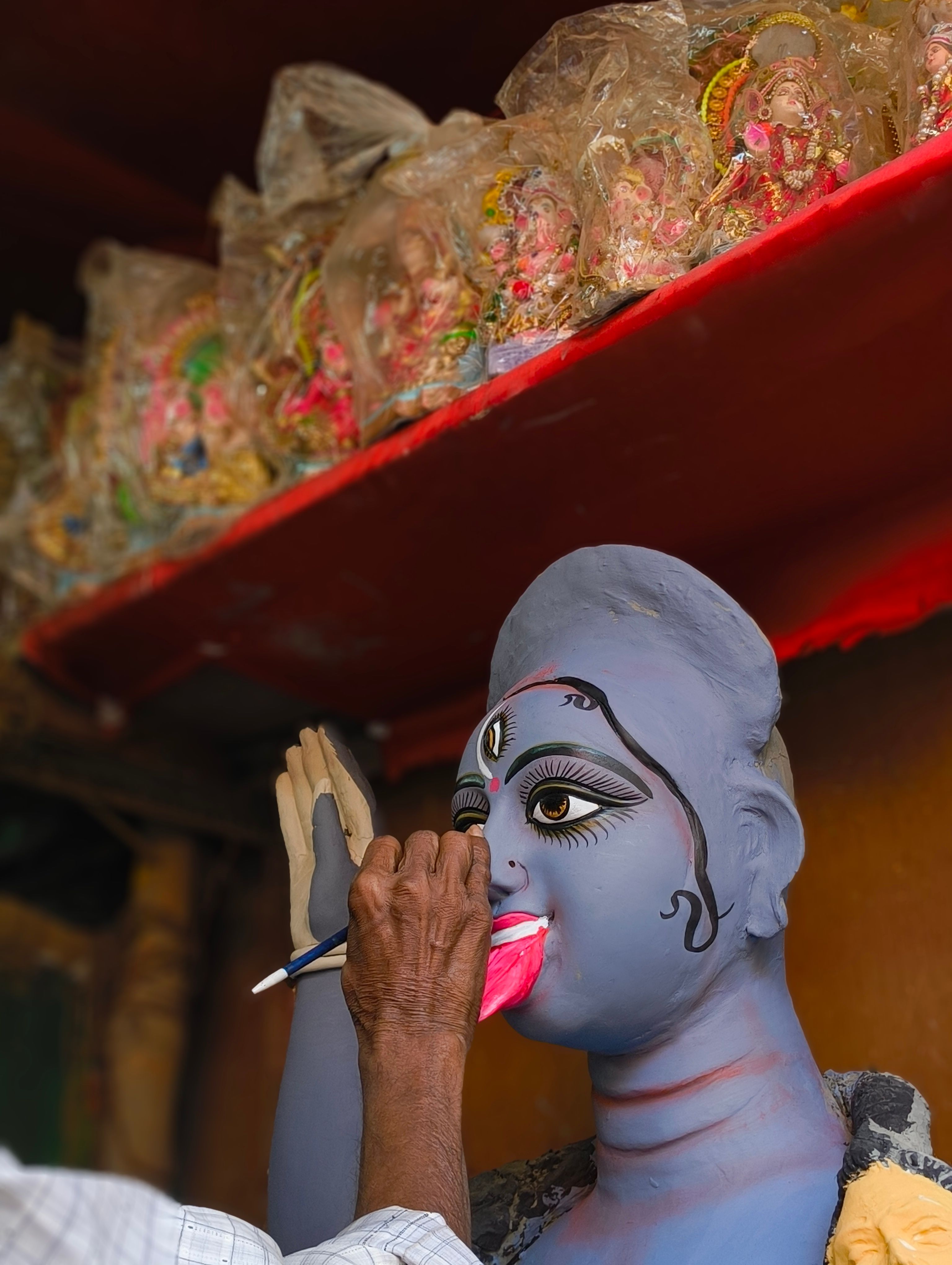 Artisan Painting a Traditional Hindu Idol · Free Stock Photo