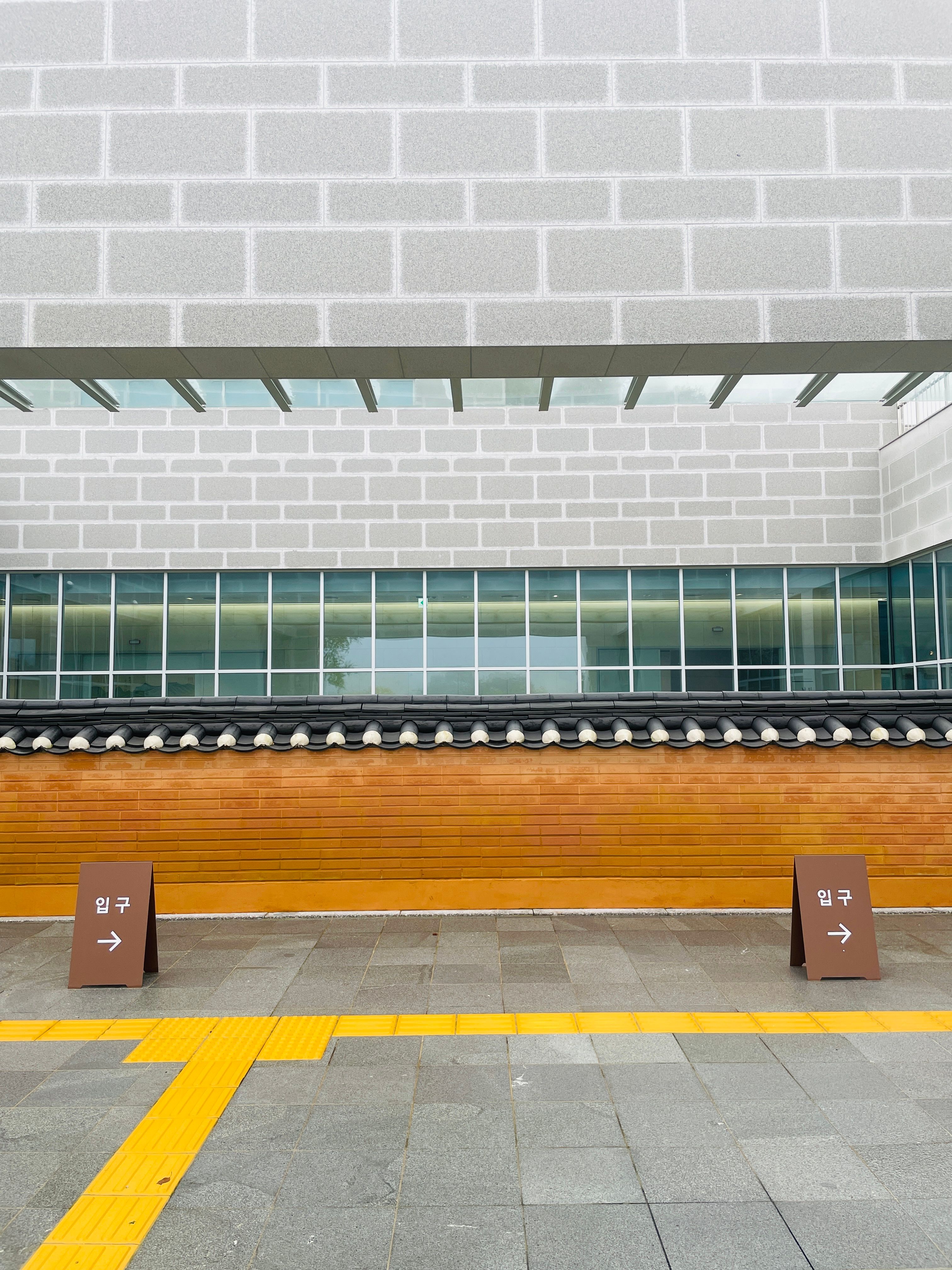 Modern Fusion Architecture with Traditional Elements · Free Stock Photo