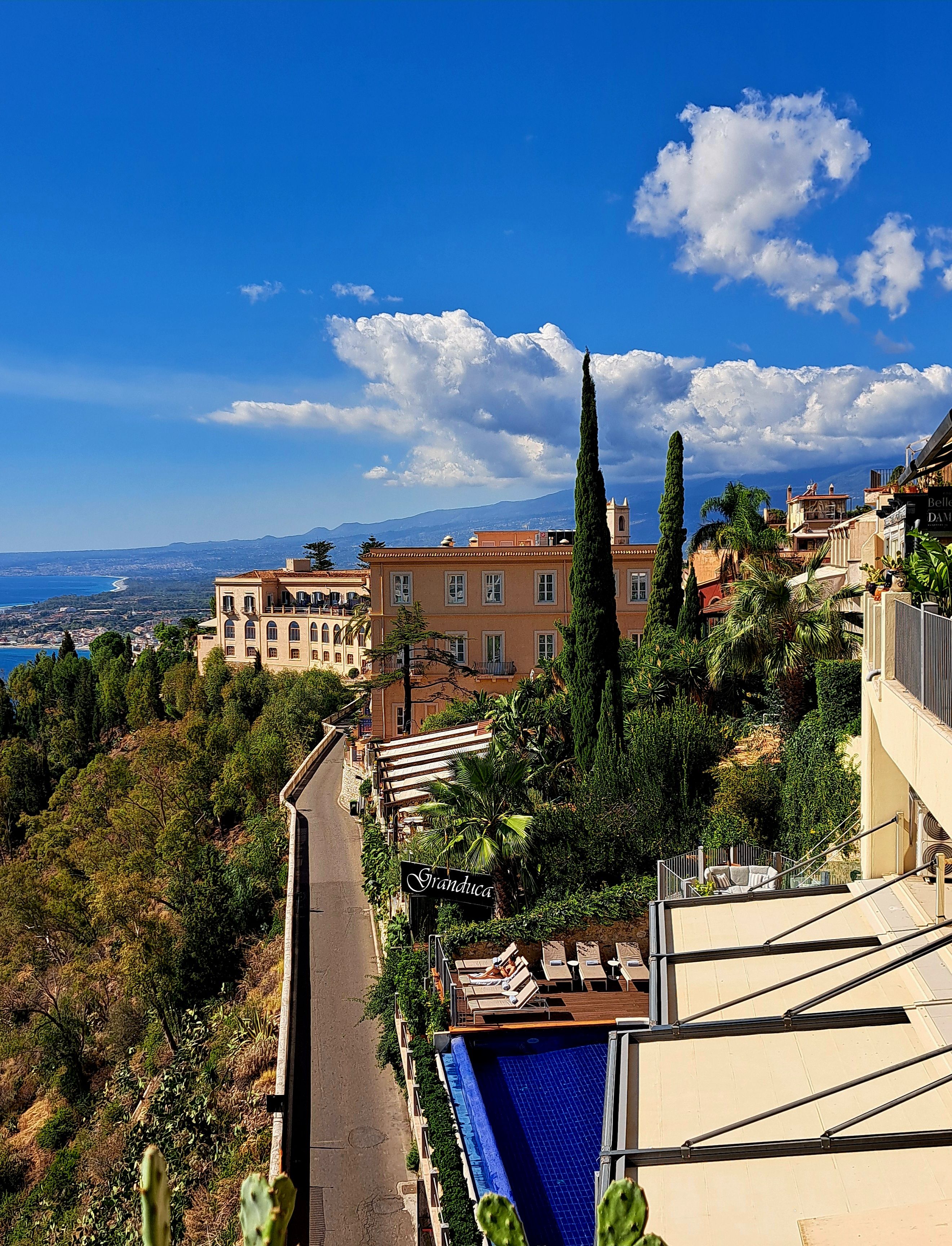 Scenic Mediterranean Coastal View with Villas · Free Stock Photo