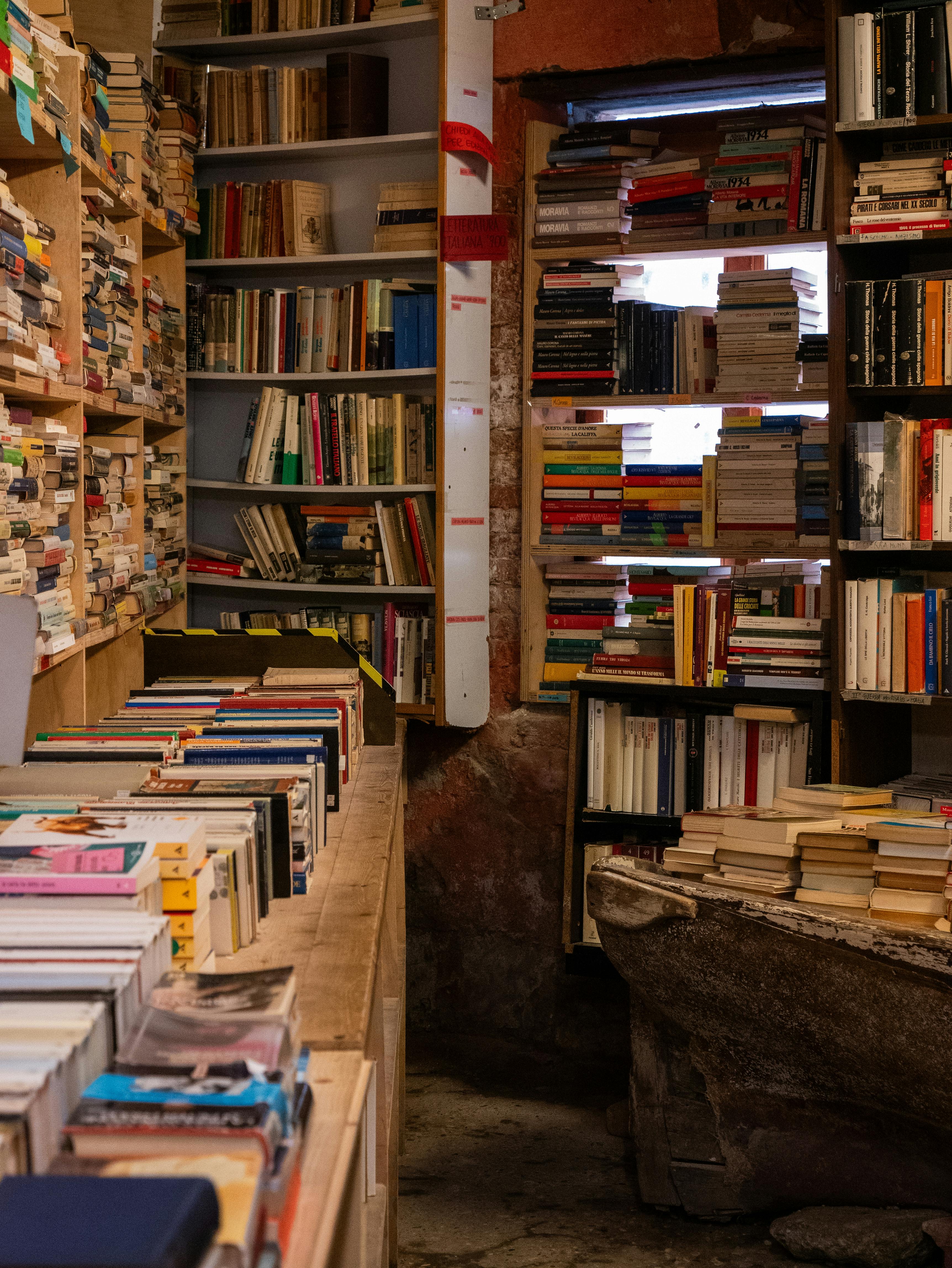 Stack Of Books Photos, Download The BEST Free Stack Of Books Stock ...