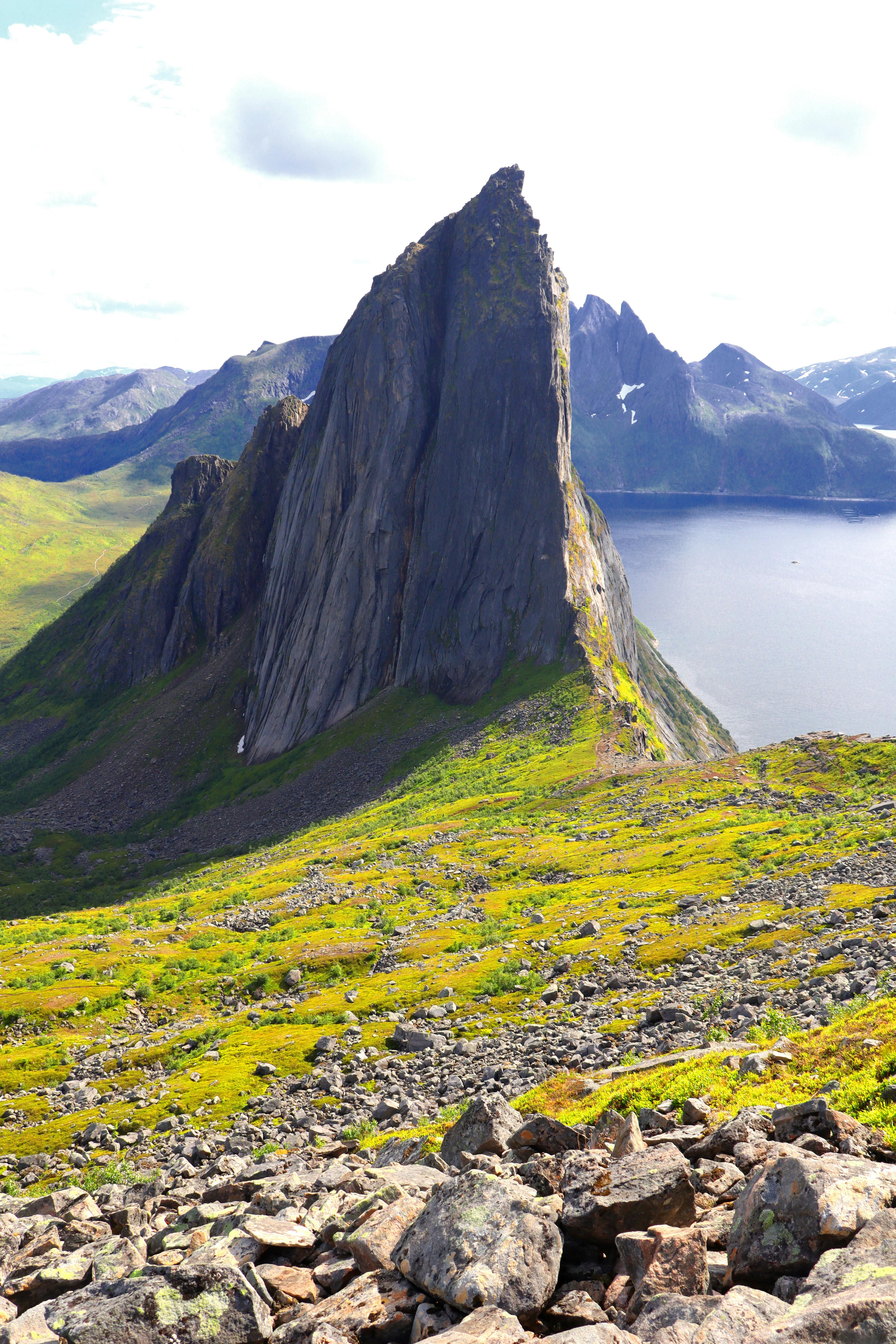 Impresionante Vista Del Monte Segla En Noruega · Foto de stock gratuita
