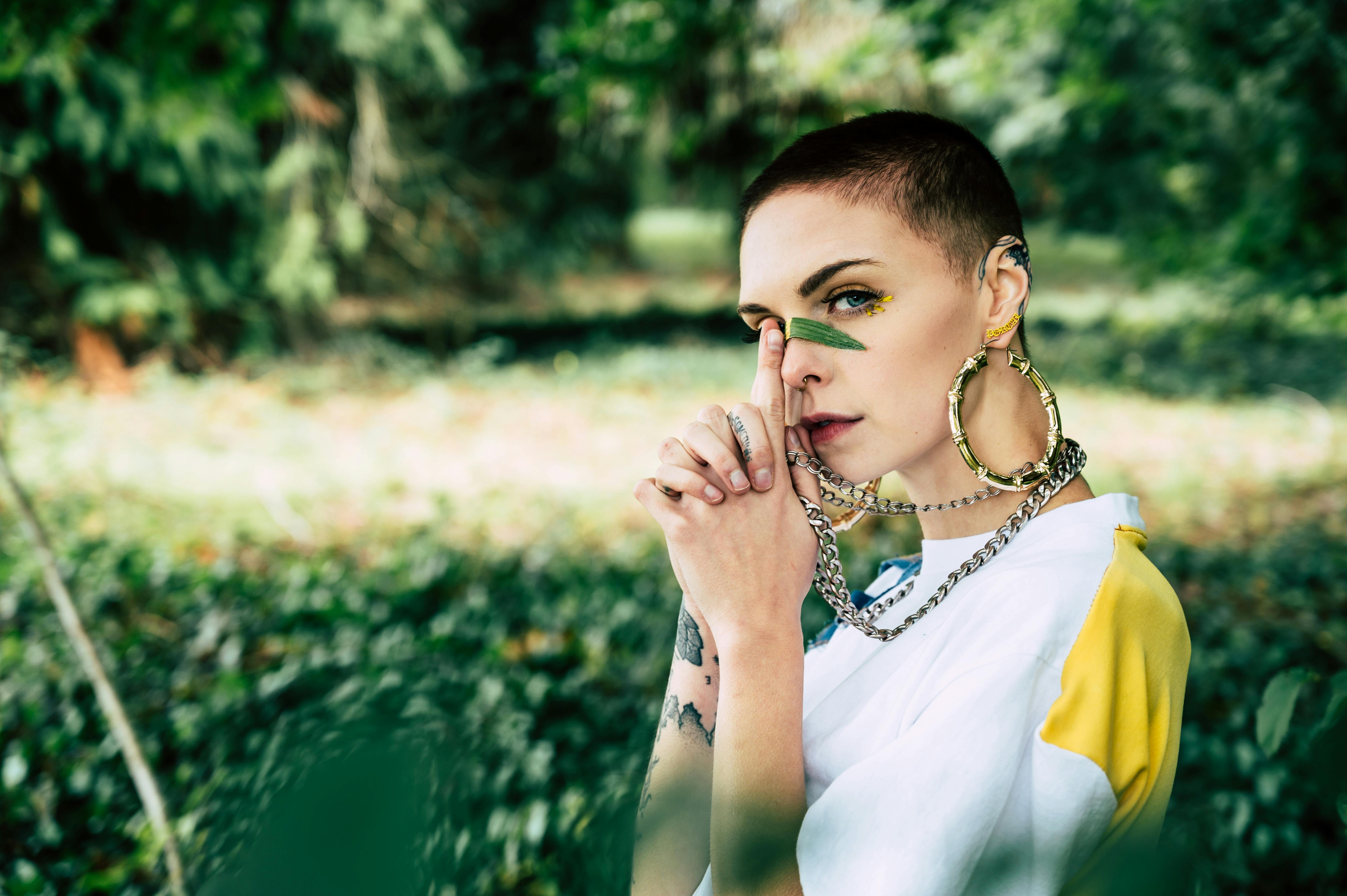 7 Tips Untuk Memulai Gaya Androgini, Cek di Sini Yuk! - Blibli Friends