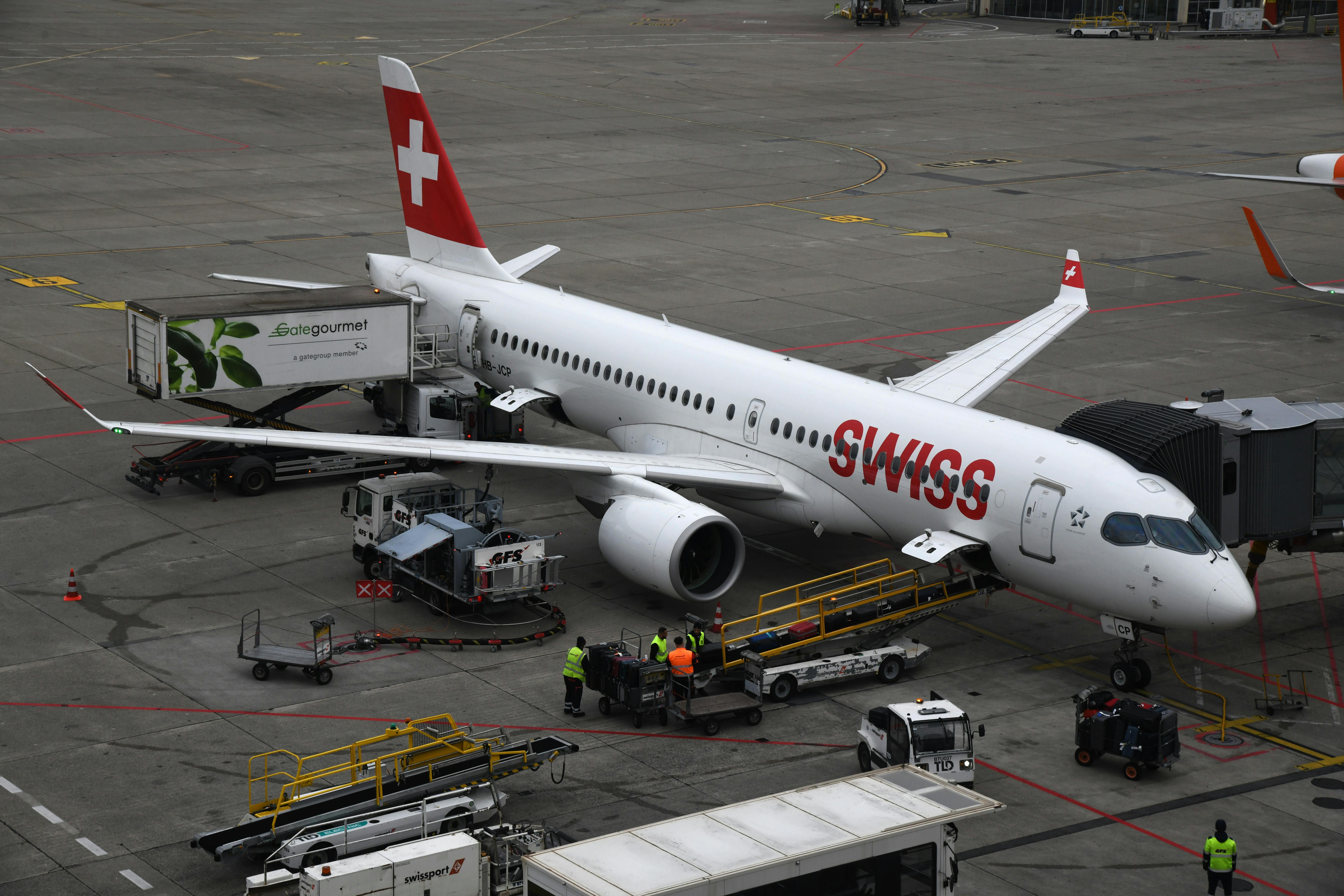 Airbus A320 Airbus Photos, Download The BEST Free Airbus A320 Airbus ...