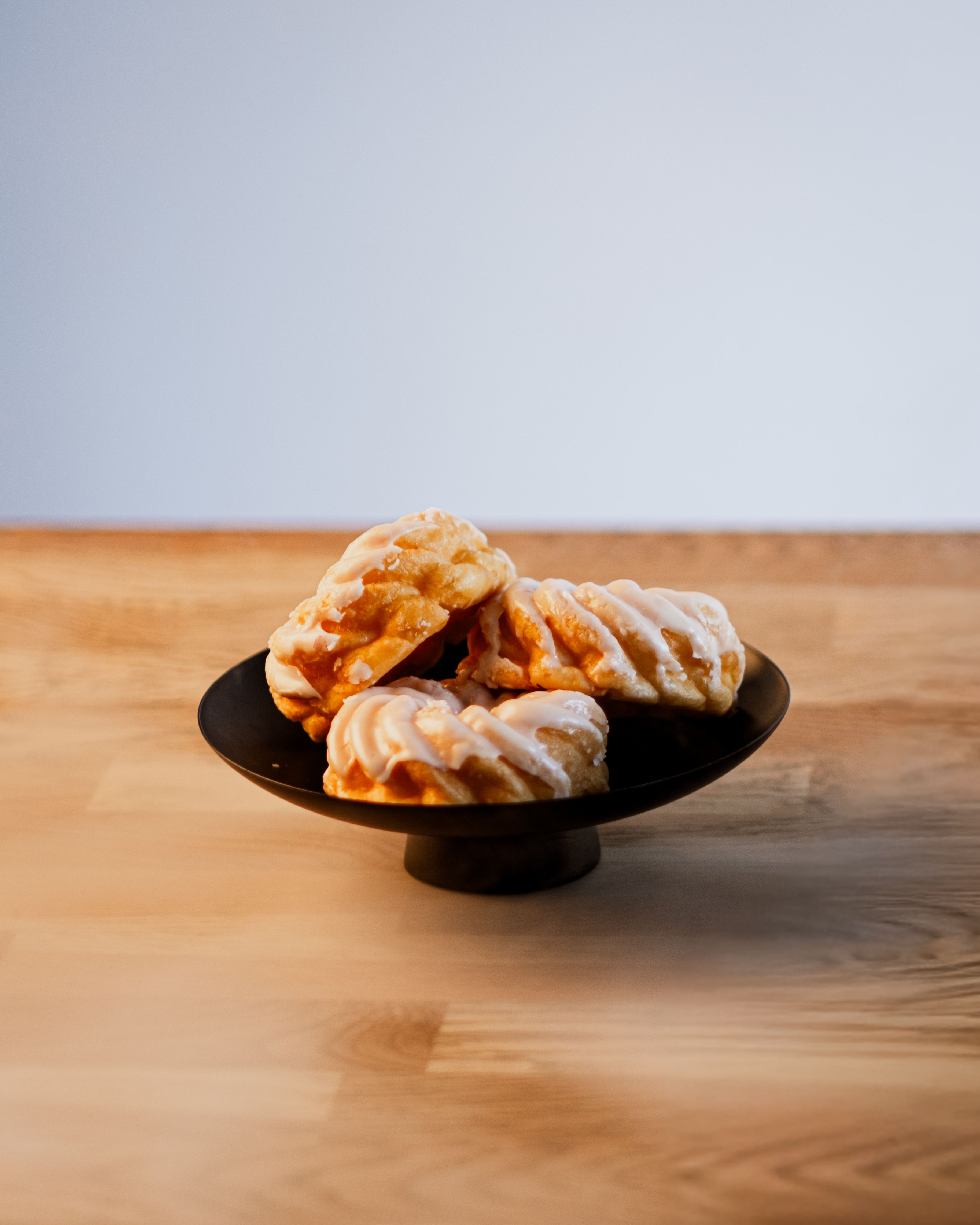 Delicious German Iced Pastries on Display · Free Stock Photo
