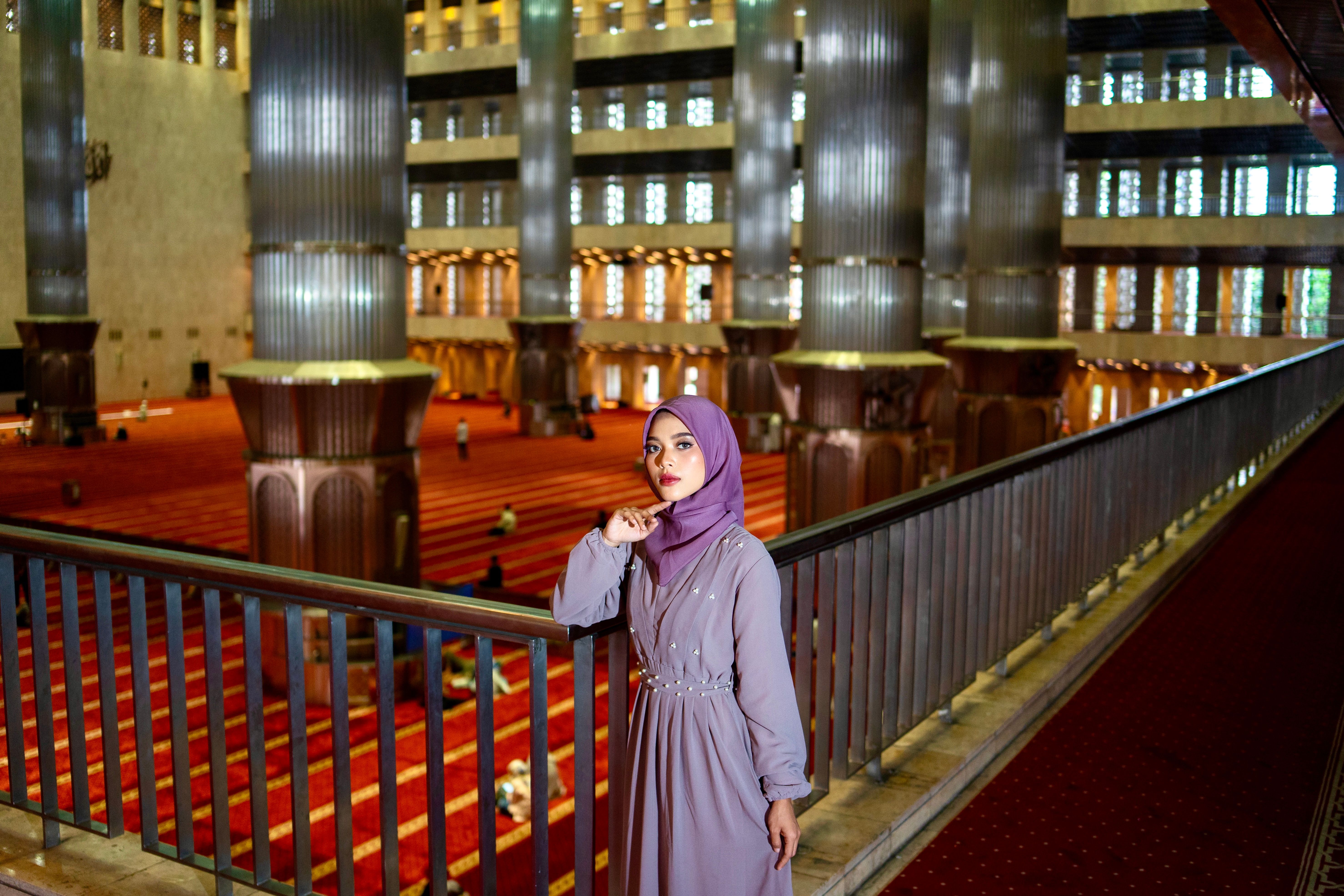 Woman Standing Photos, Download The BEST Free Woman Standing Stock ...