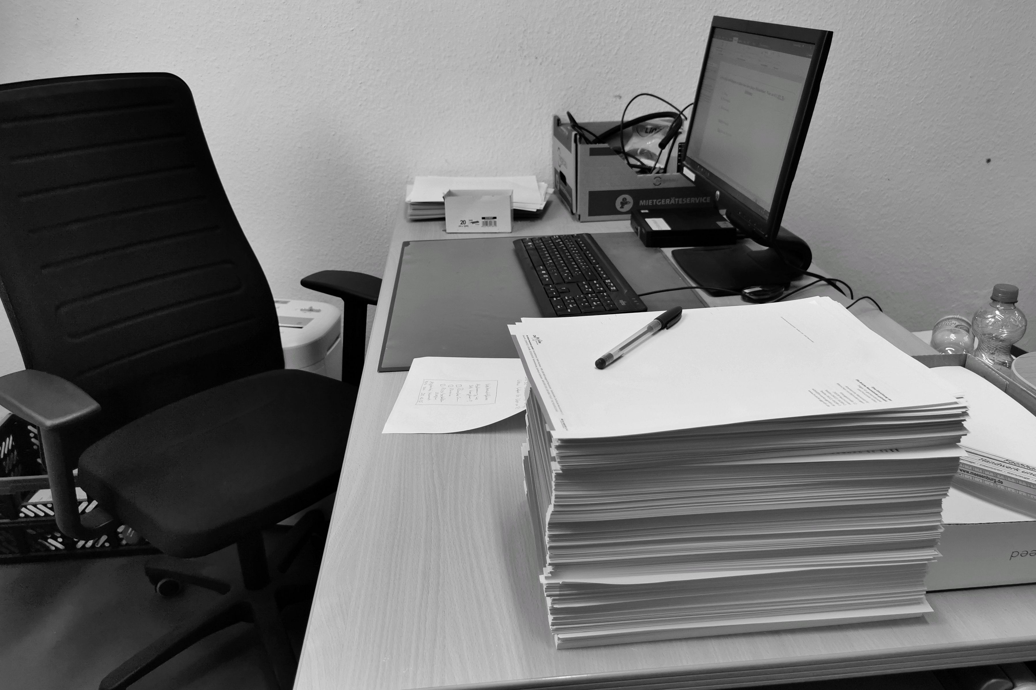 Office With Documents Everywhere Photos, Download The BEST Free Office ...