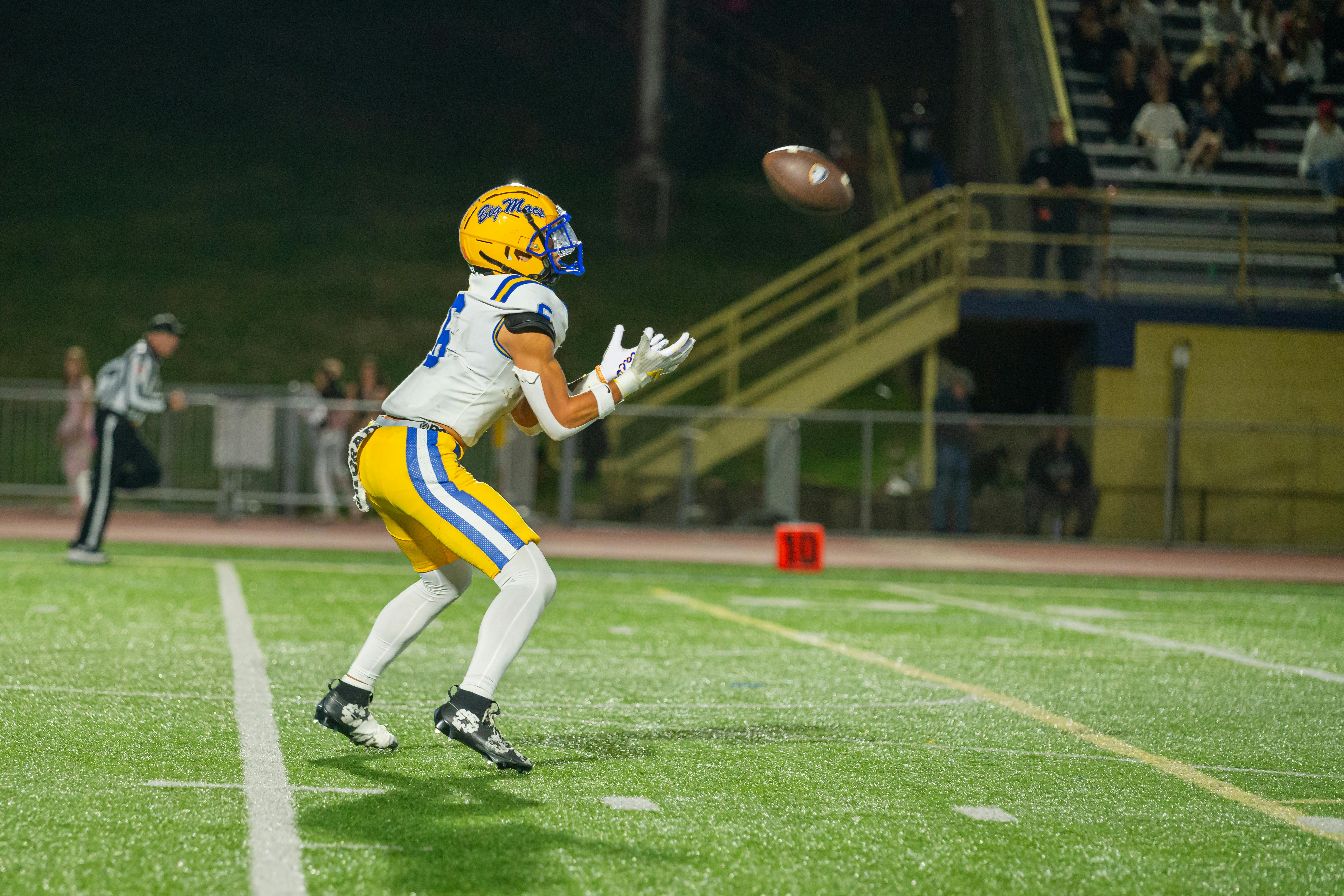 Football Jpg Photos, Download The BEST Free Football Jpg Stock Photos ...