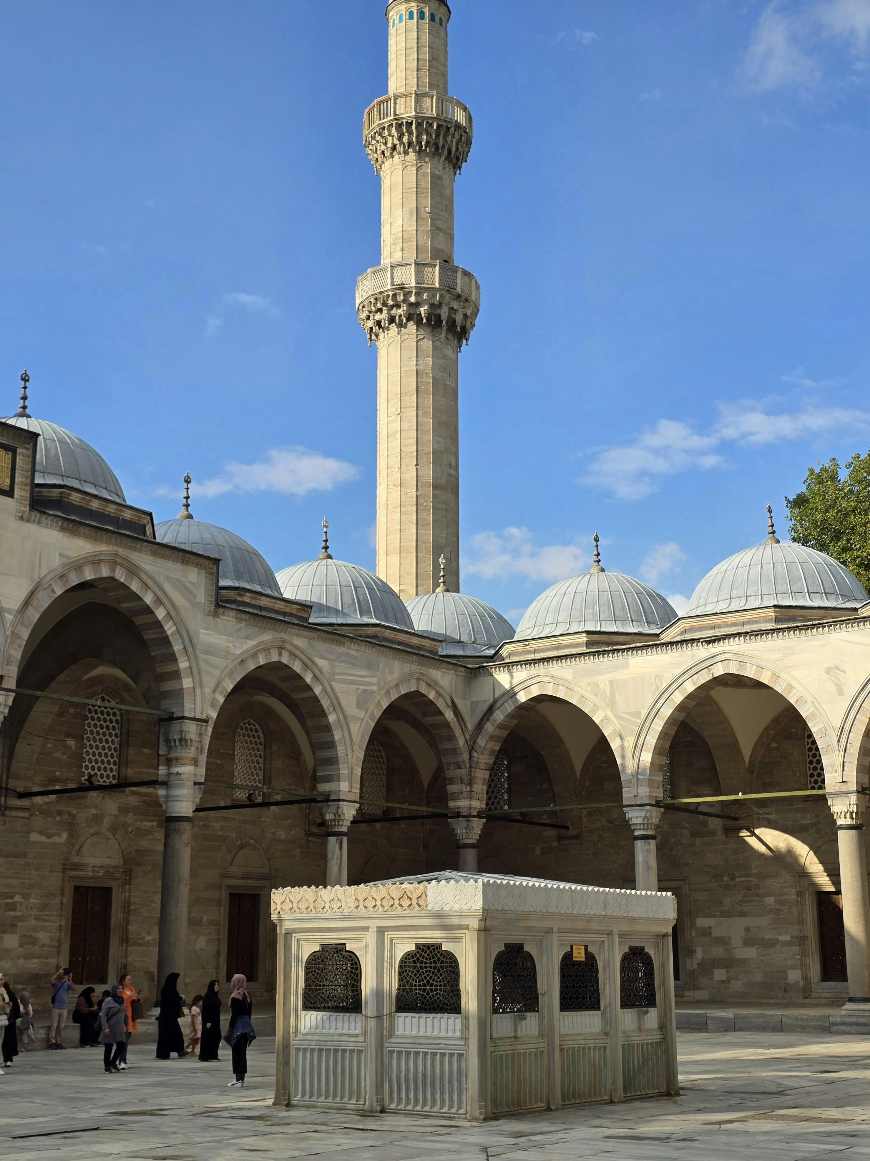 Famous People Photos, Download The BEST Free Famous People Stock Photos ...