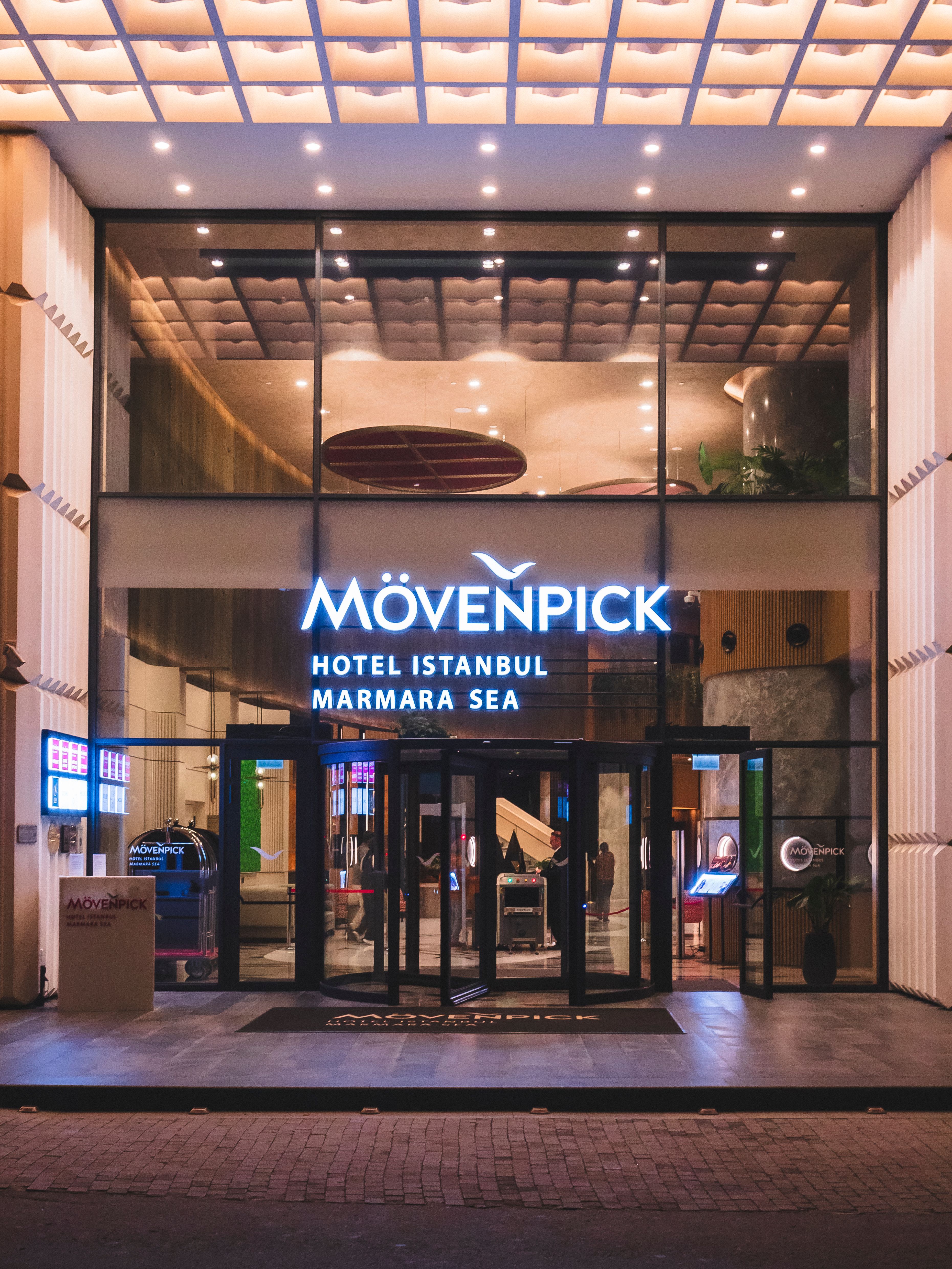 Mövenpick Hotel Istanbul Marmara Sea Entrance at Night · Free Stock Photo