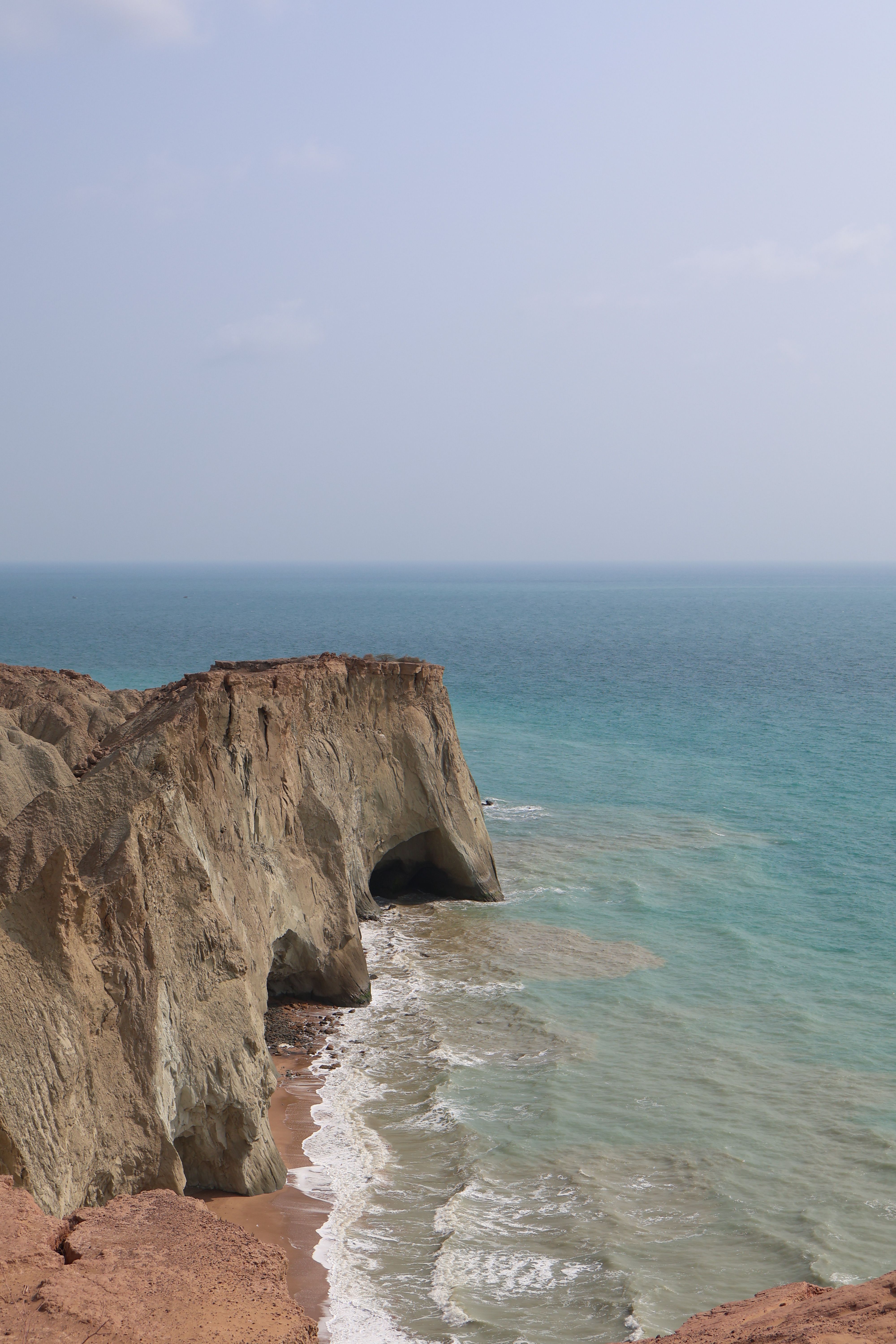 Stunning Cliffs Overlooking the Persian Gulf · Free Stock Photo