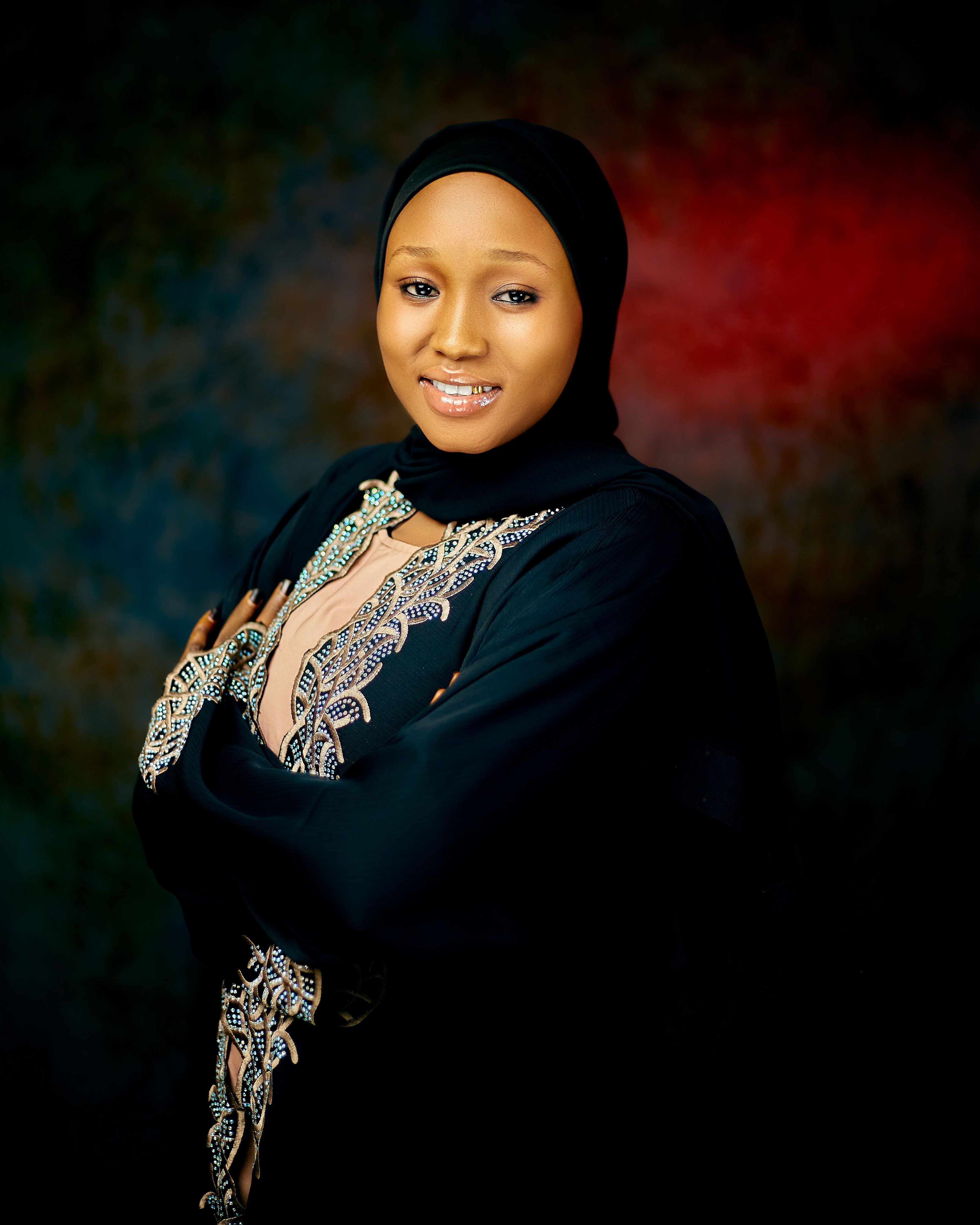 Portrait Of Woman In Modest Traditional Clothing Photos, Download The ...